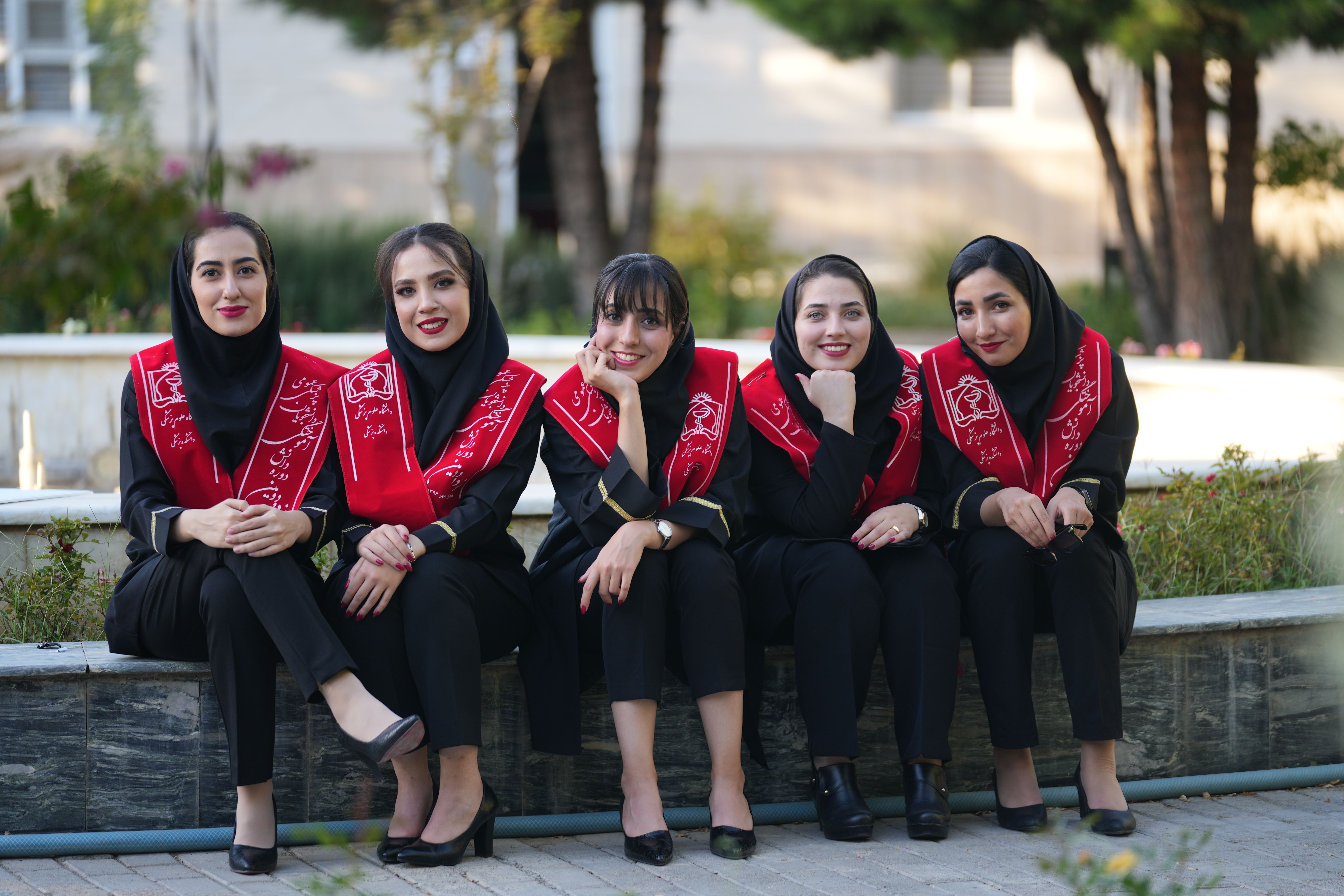 Female Graduation Group Photos, Download The BEST Free Female ...