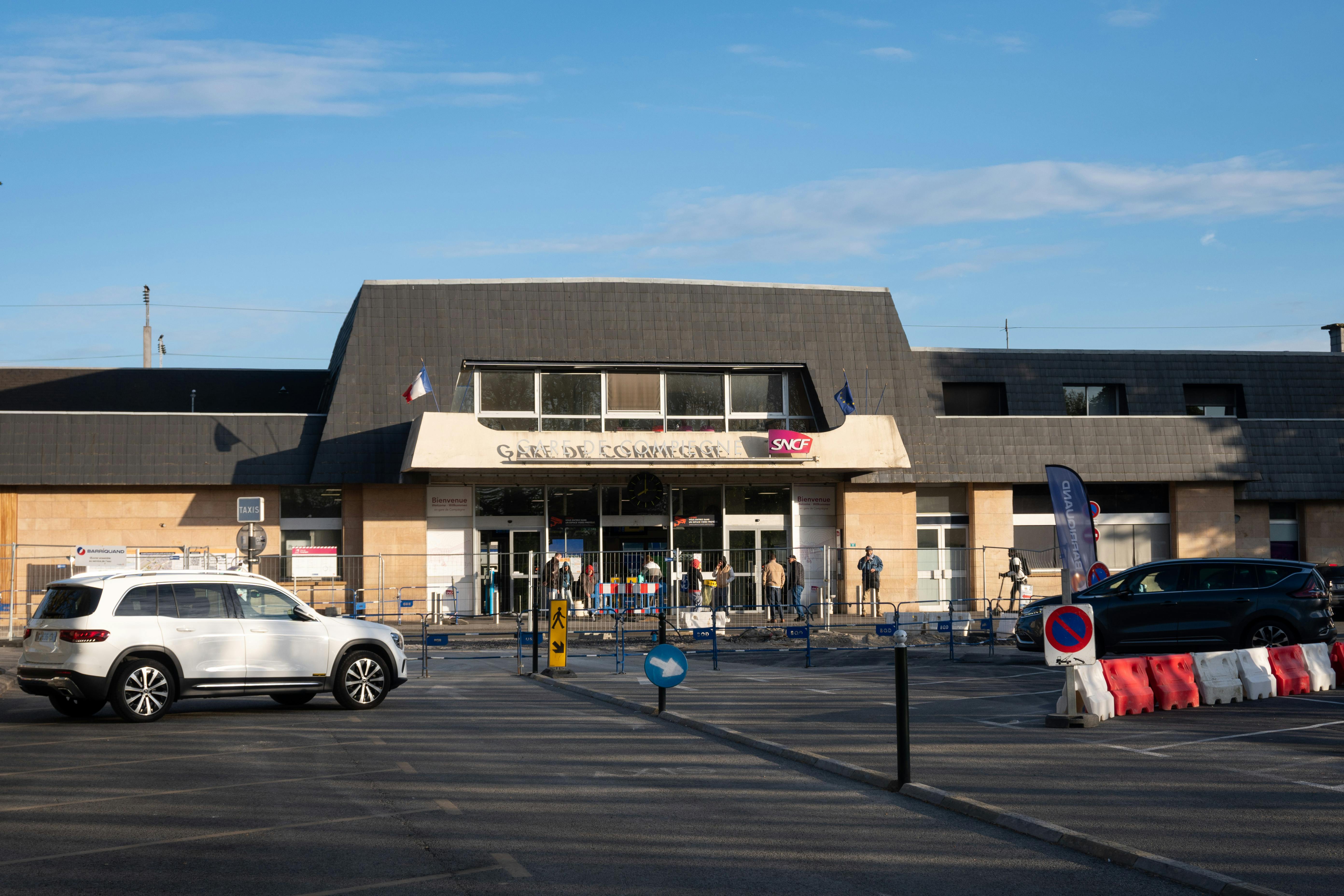 Gare de Compiègne Train Station in France · Free Stock Photo