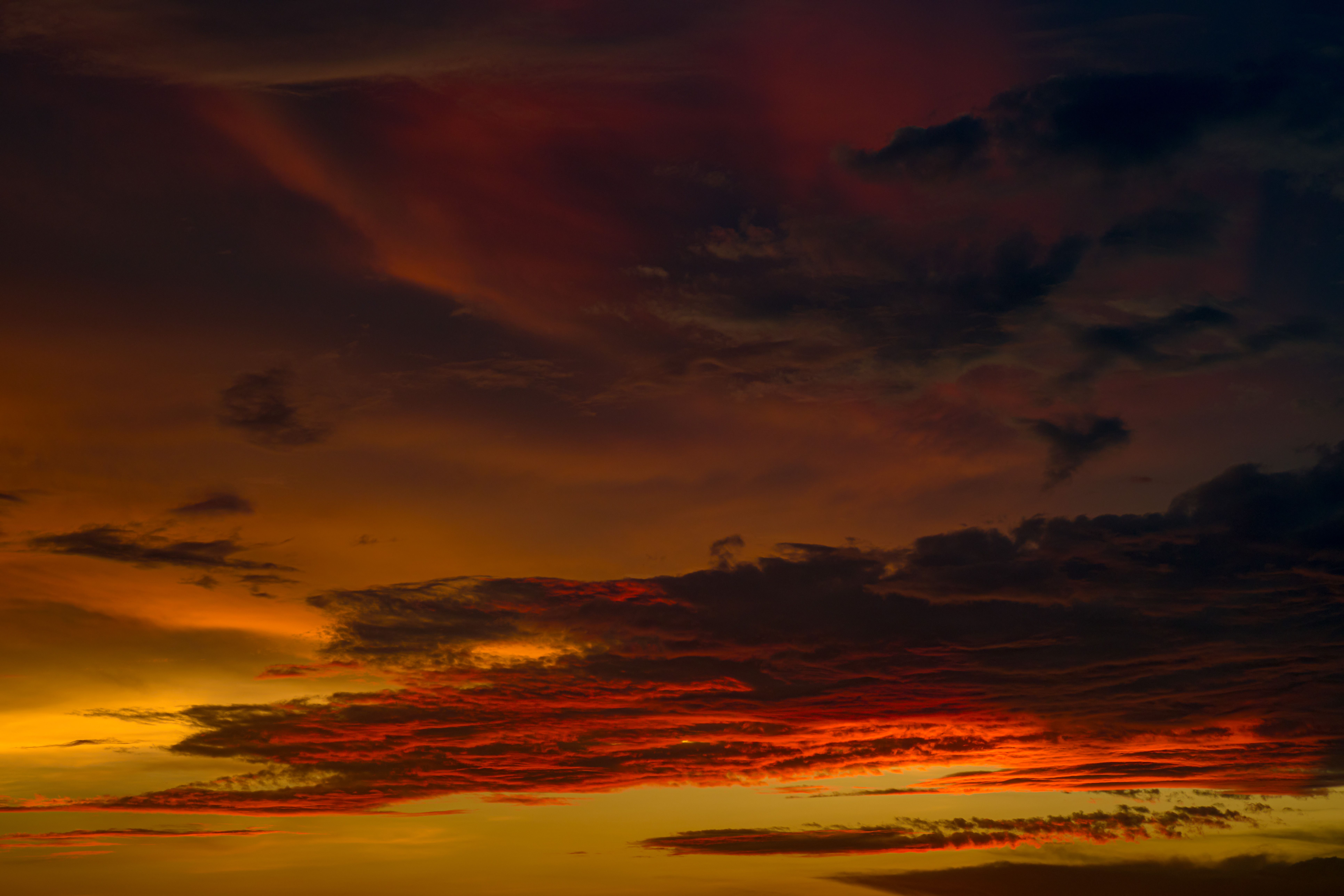 Dramatic Red and Orange Sunset Sky · Free Stock Photo