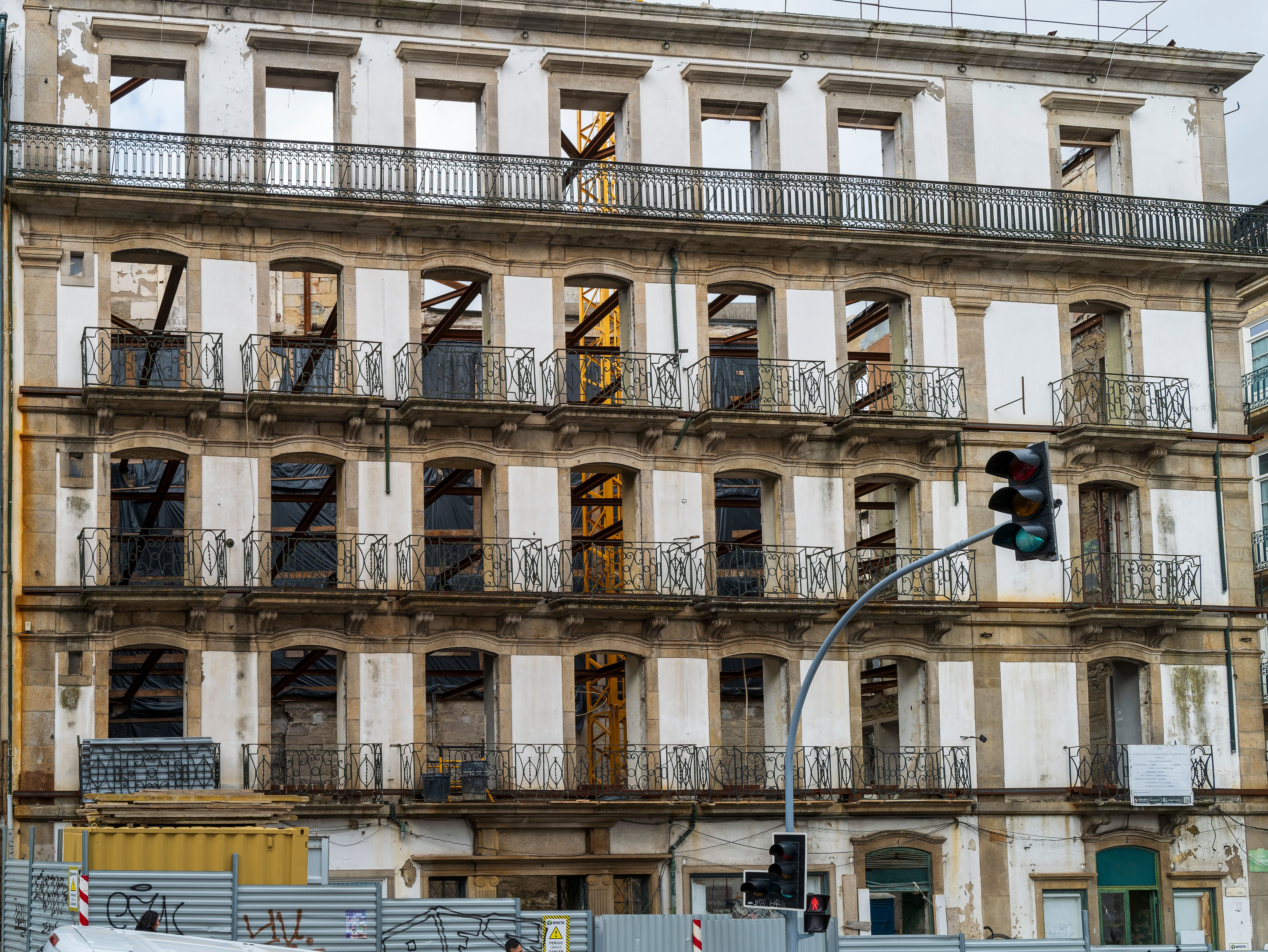 Historic Building Facade in Porto Under Renovation · Free Stock Photo