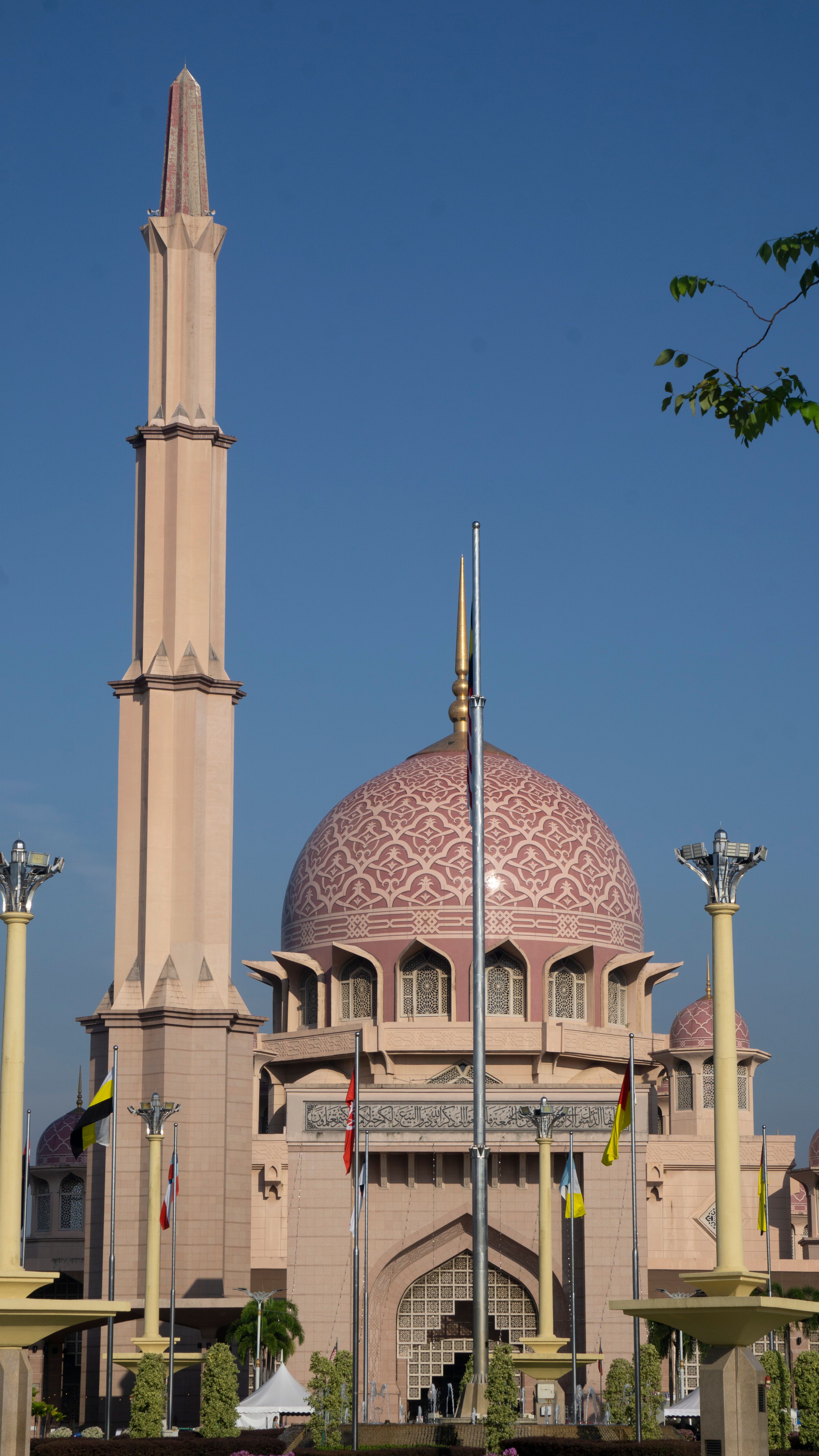 Elegant View of Putra Mosque in Putrajaya · Free Stock Photo