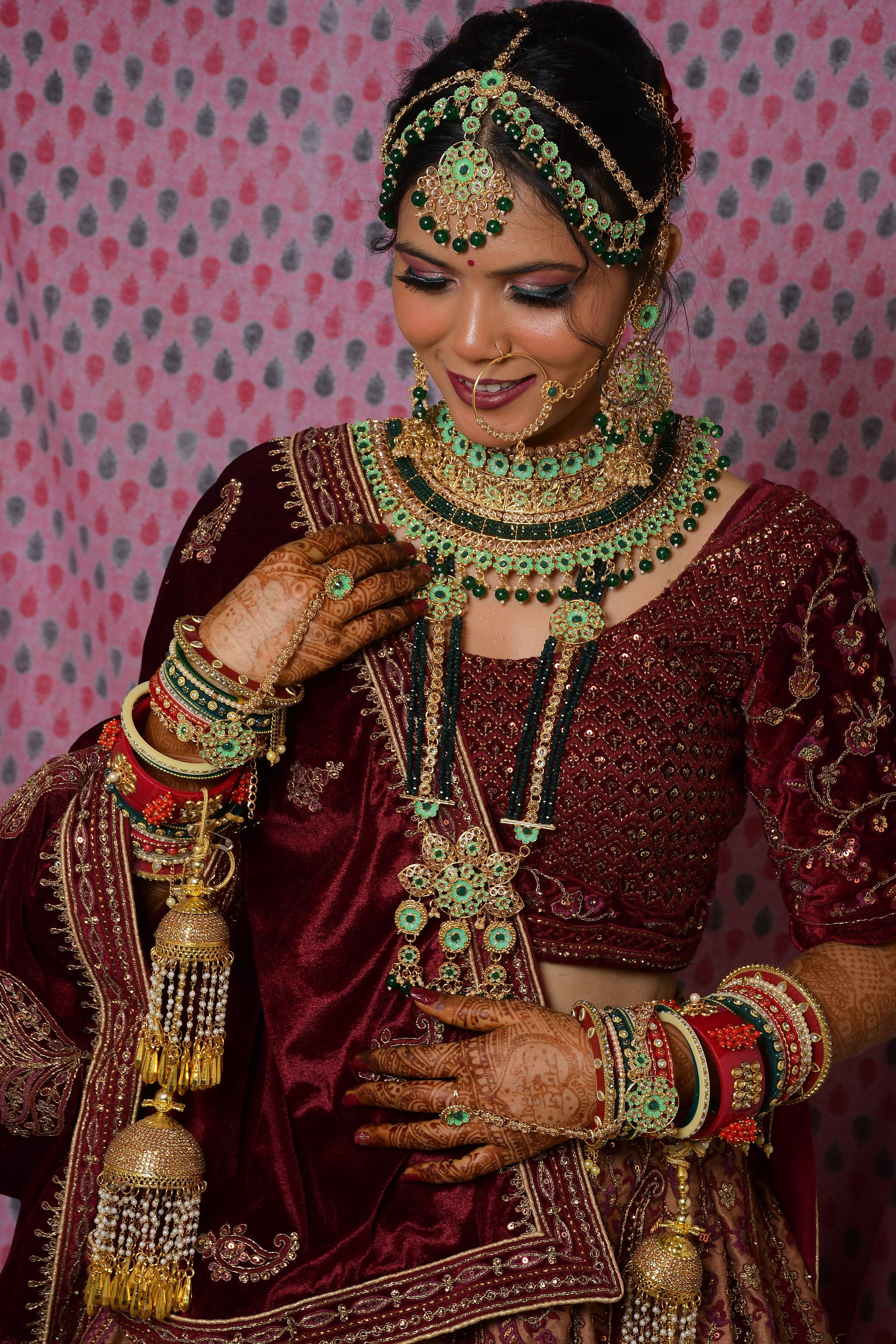 Elegant Indian Bride in Traditional Bridal Attire · Free Stock Photo