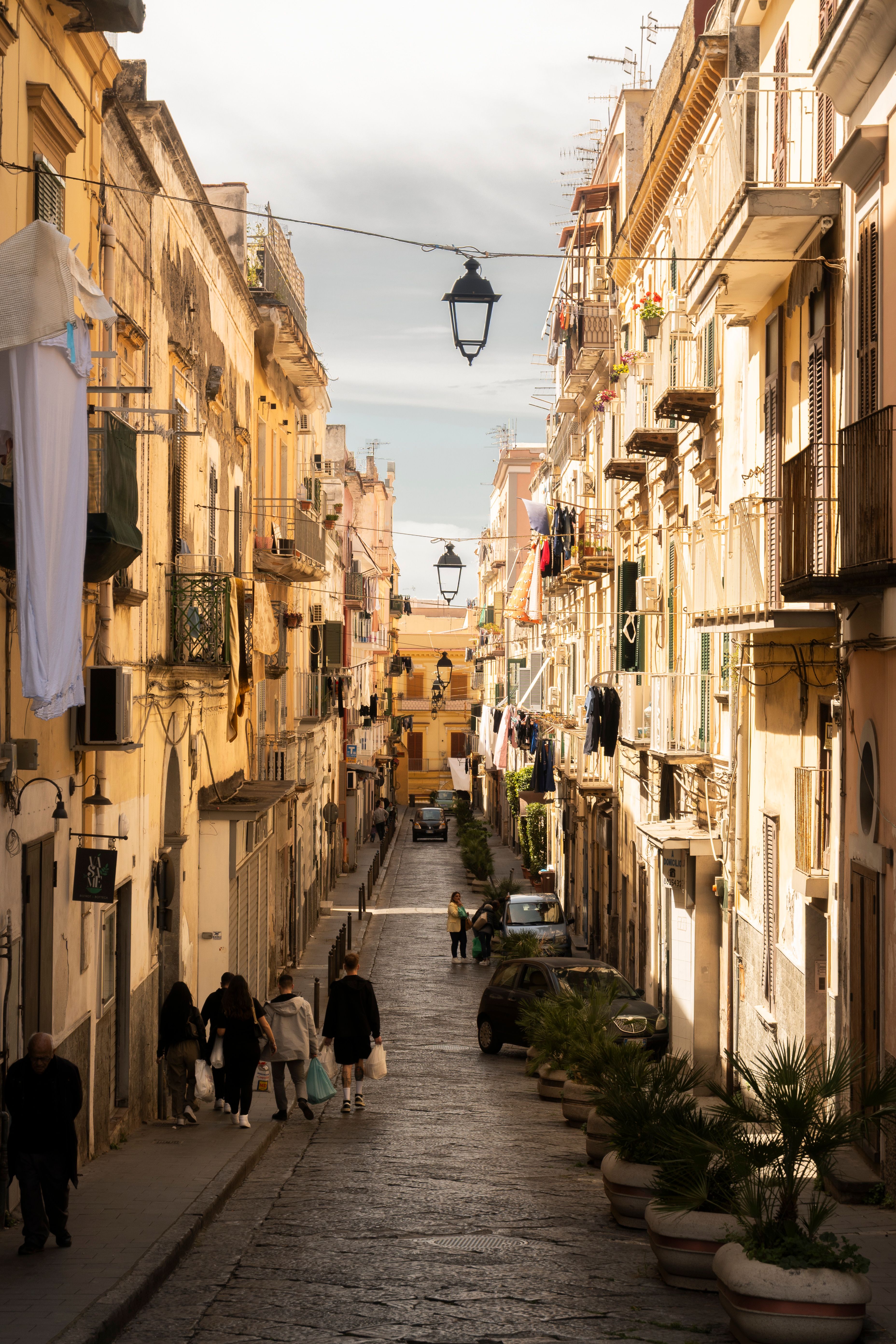 Charming Italian Street with Historic Architecture · Free Stock Photo