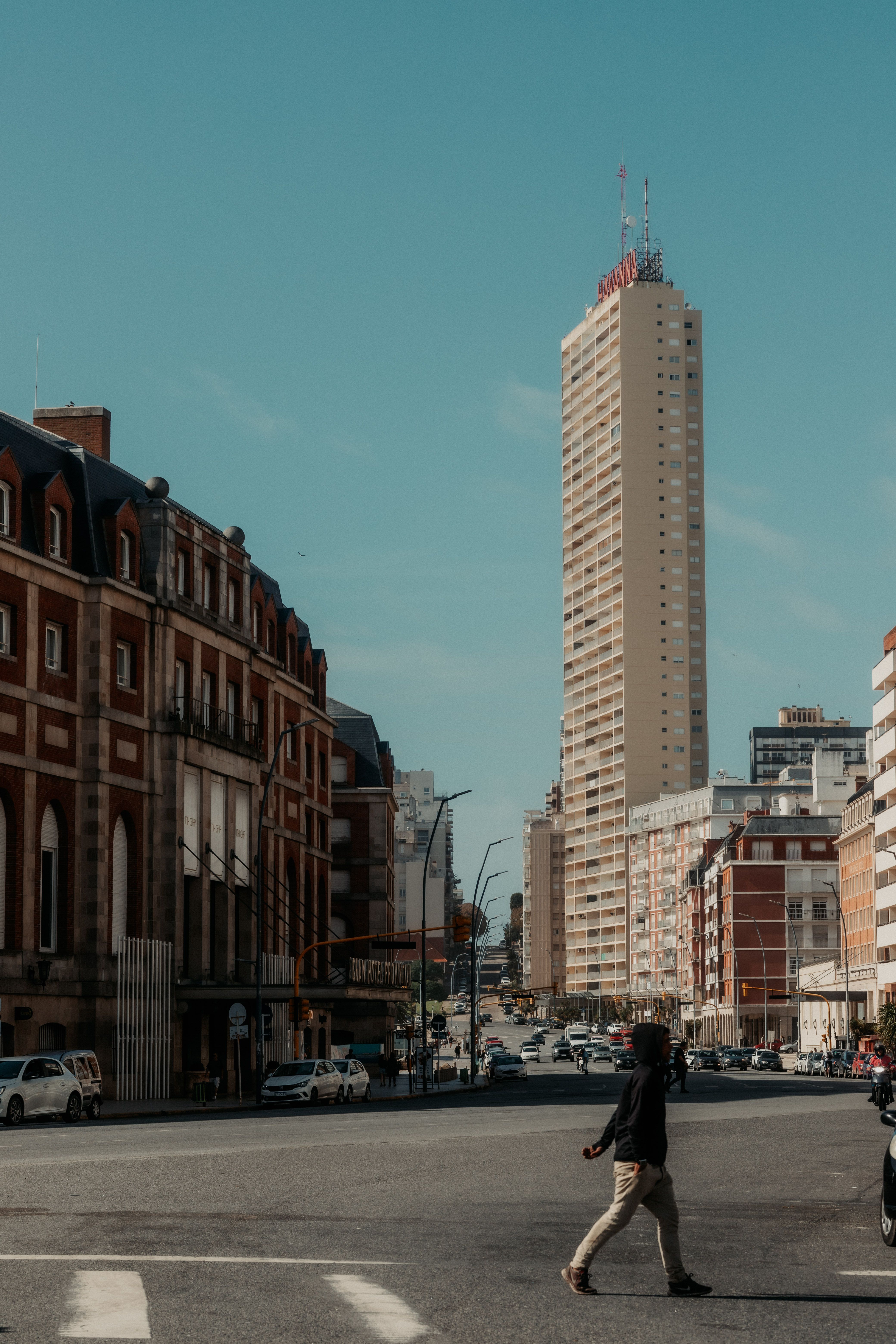 Tall Building in Urban Street Scene · Free Stock Photo
