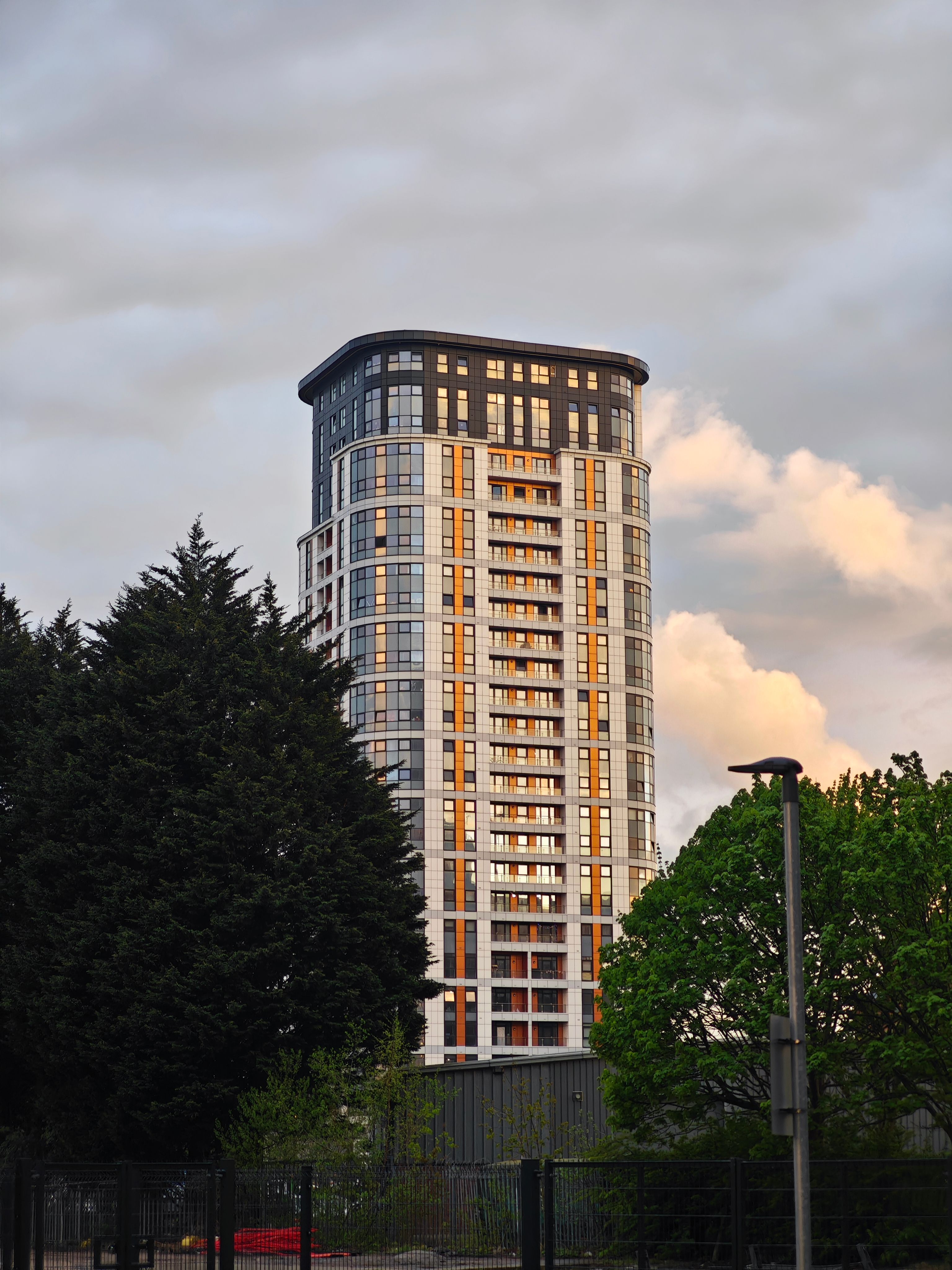 Immeuble Résidentiel Moderne De Grande Hauteur En Milieu Urbain · Photo ...