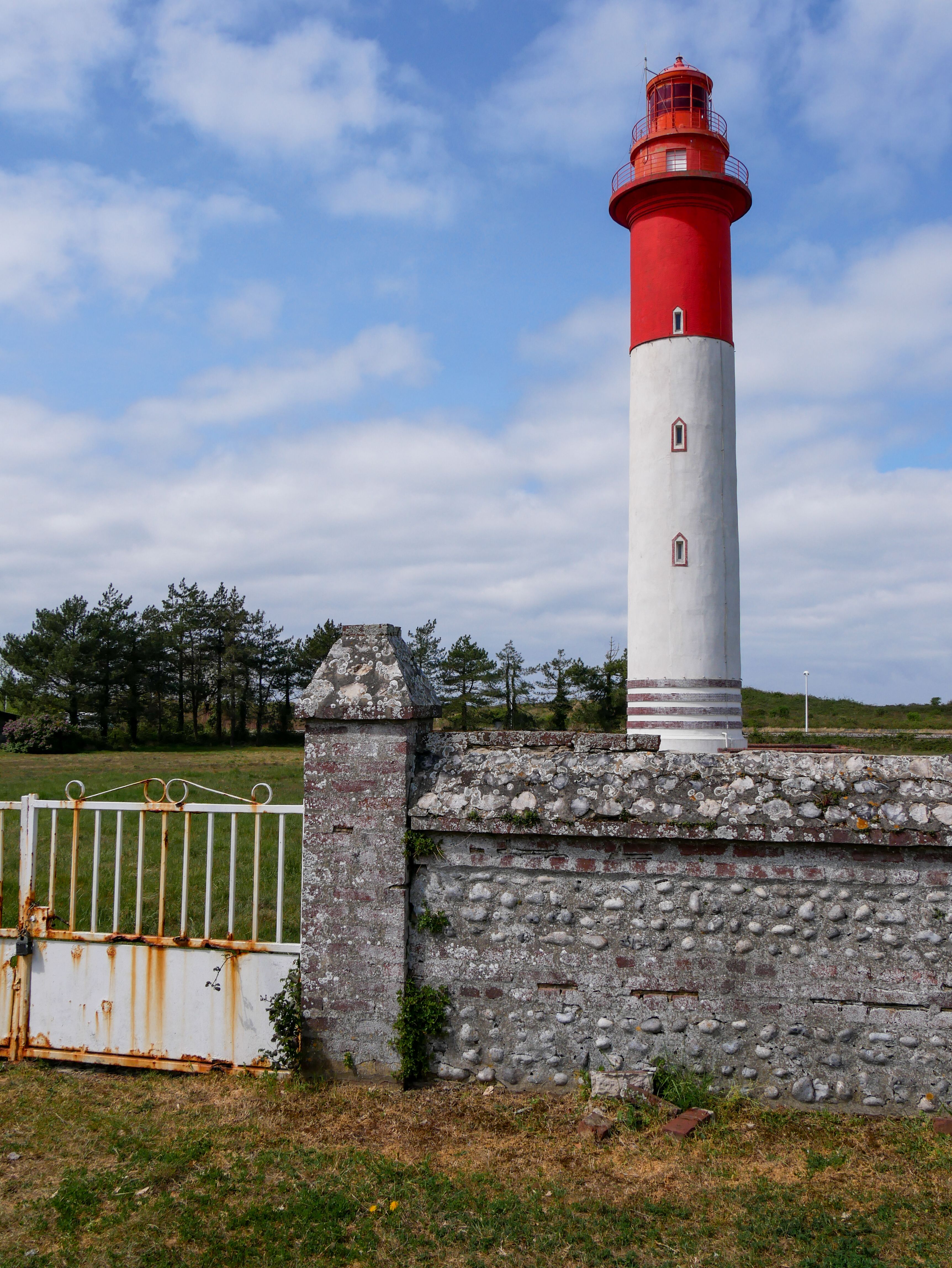 Picturesque Cayeux-sur-Mer Lighthouse Scenic View · Free Stock Photo