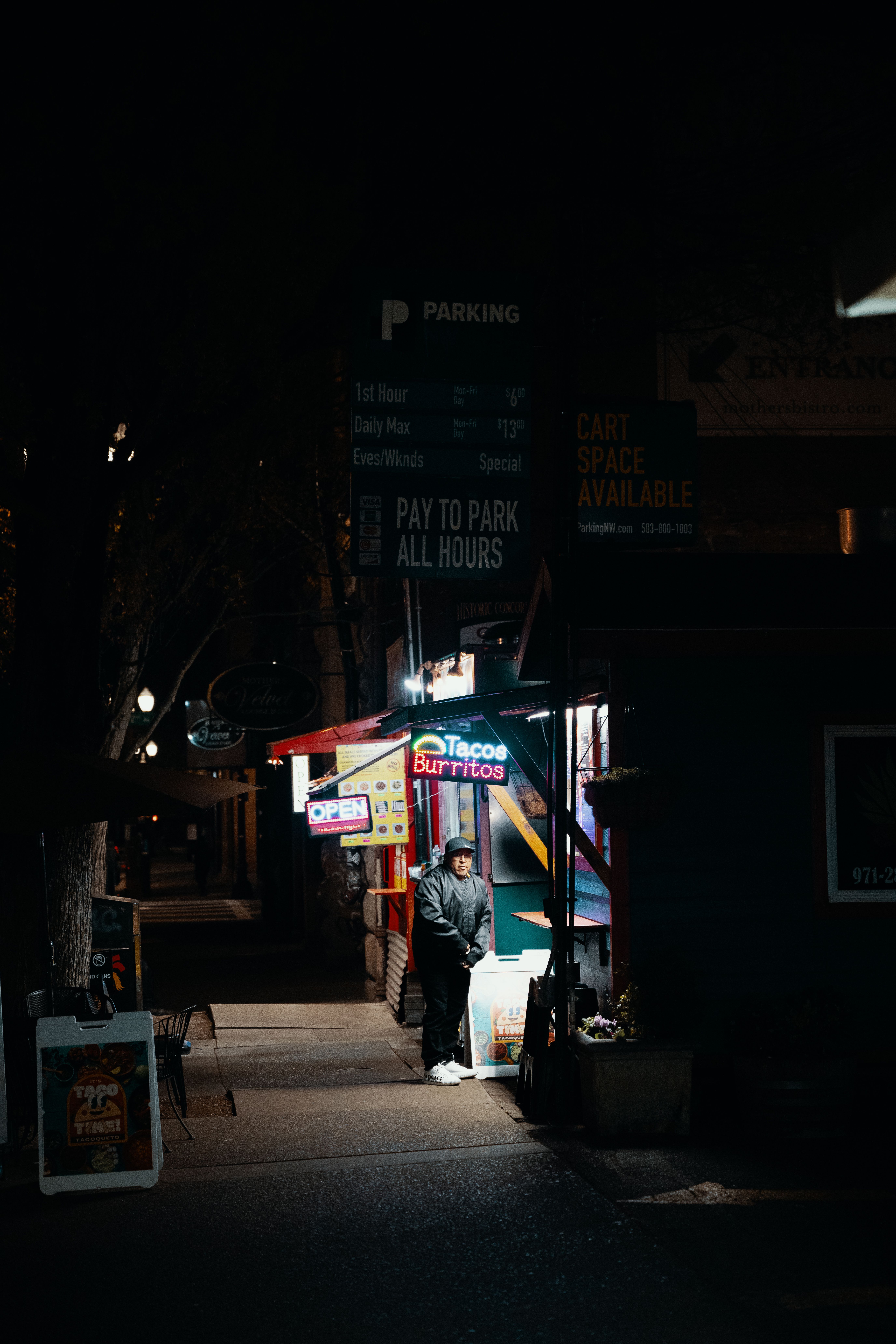 Night Street Scene in Portland with Taco Stand · Free Stock Photo