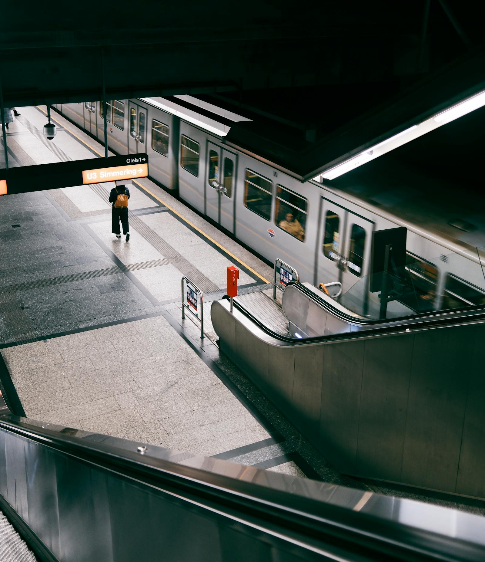Metro Inside Photos, Download The BEST Free Metro Inside Stock Photos ...