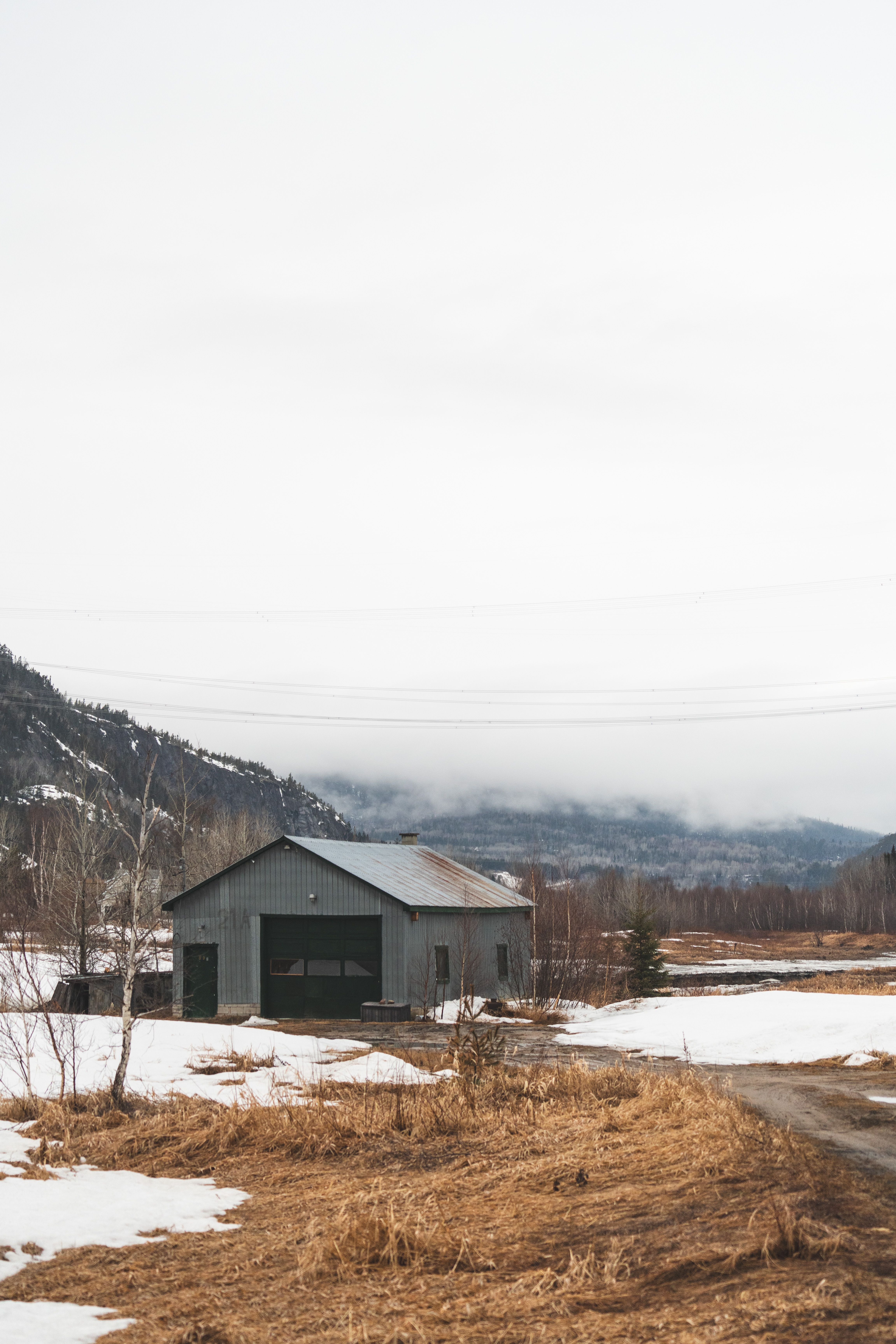 Desolate Winter Barn in Misty Mountain Landscape · Free Stock Photo