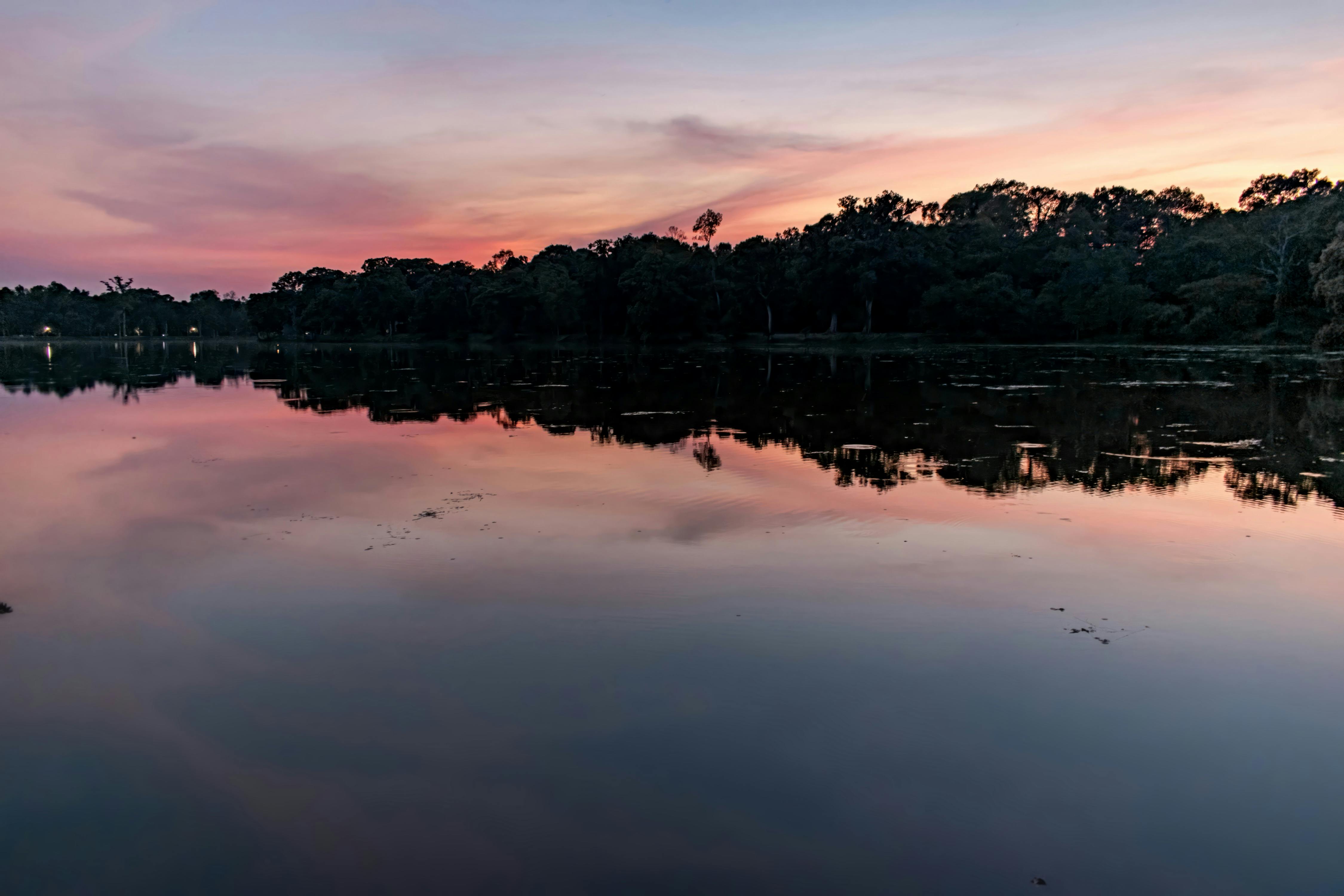 Serene Sunset at Krong Siem Reap Lake · Free Stock Photo