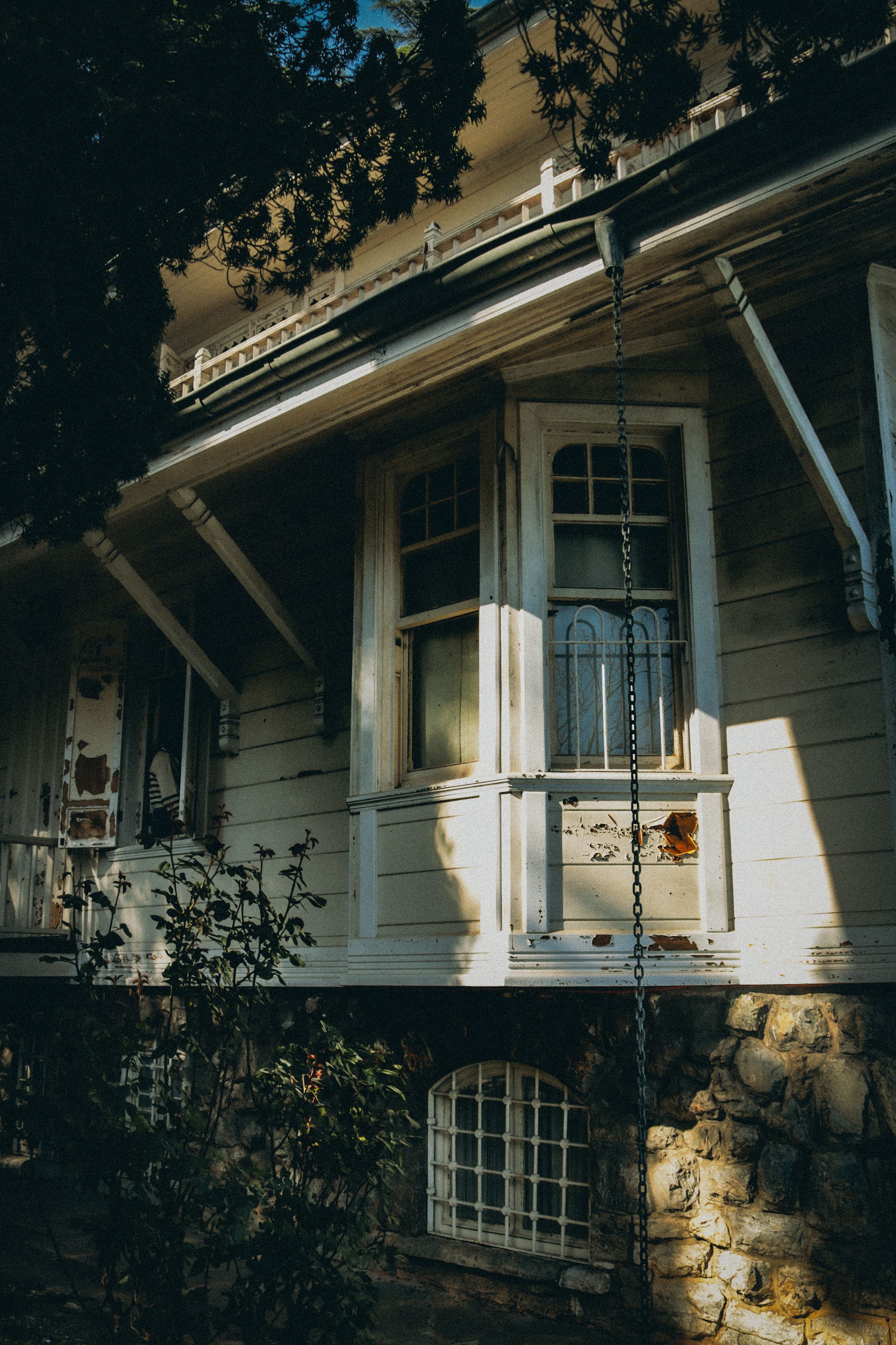 Charming Old House with Rustic Architecture · Free Stock Photo