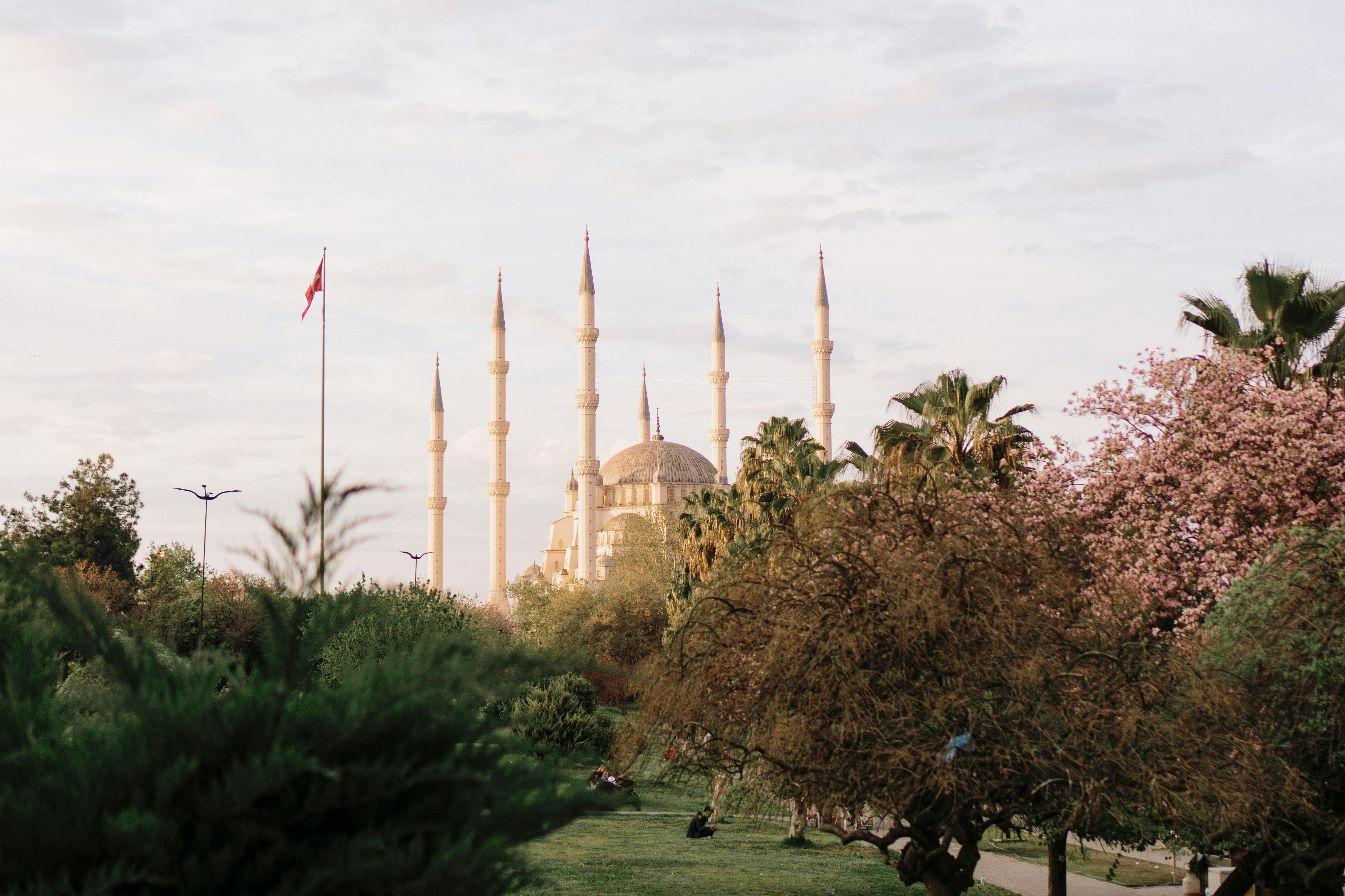 Scenic View of Sabancı Merkez Mosque in Adana · Free Stock Photo
