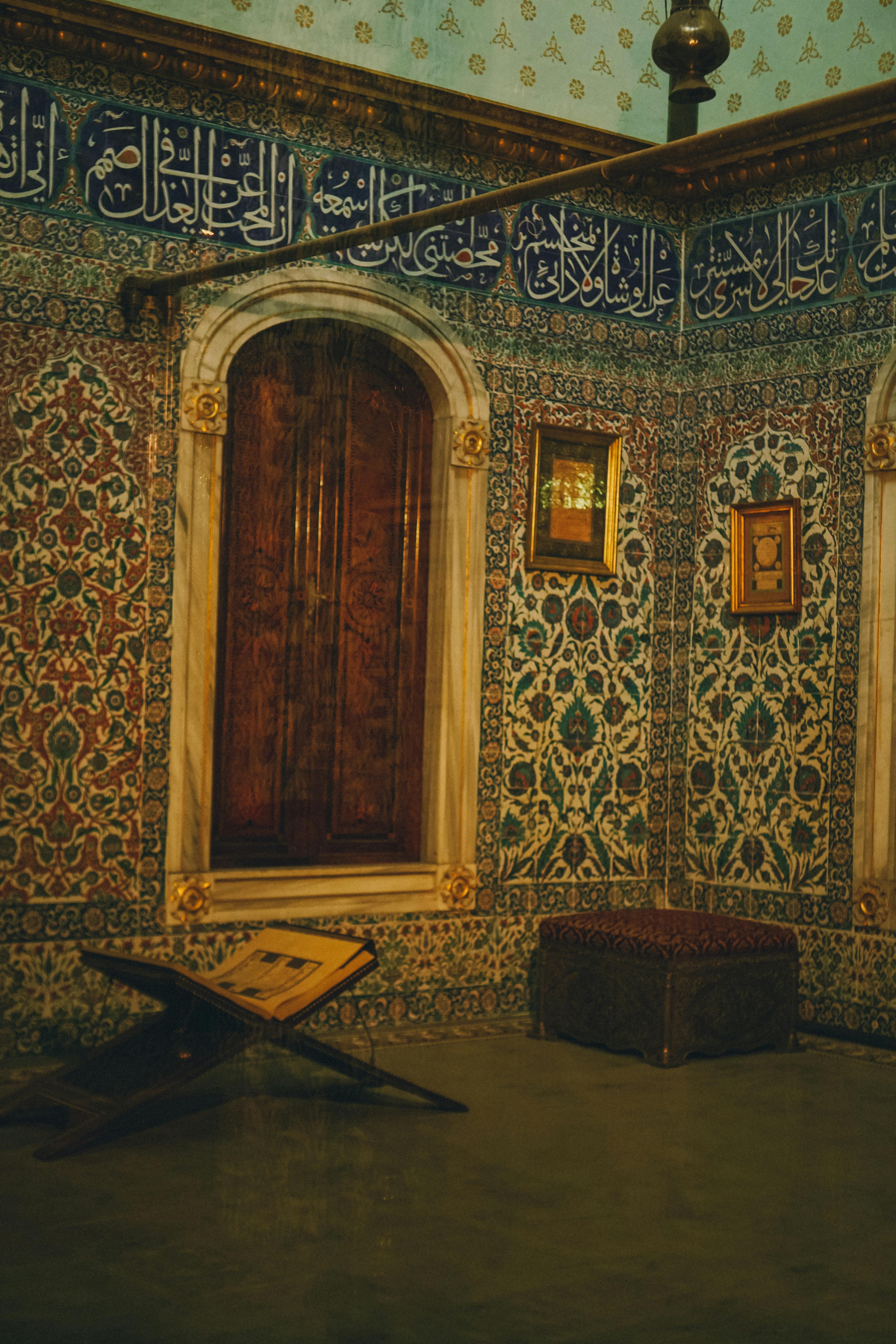 Intricate Islamic Architecture Interior Design · Free Stock Photo