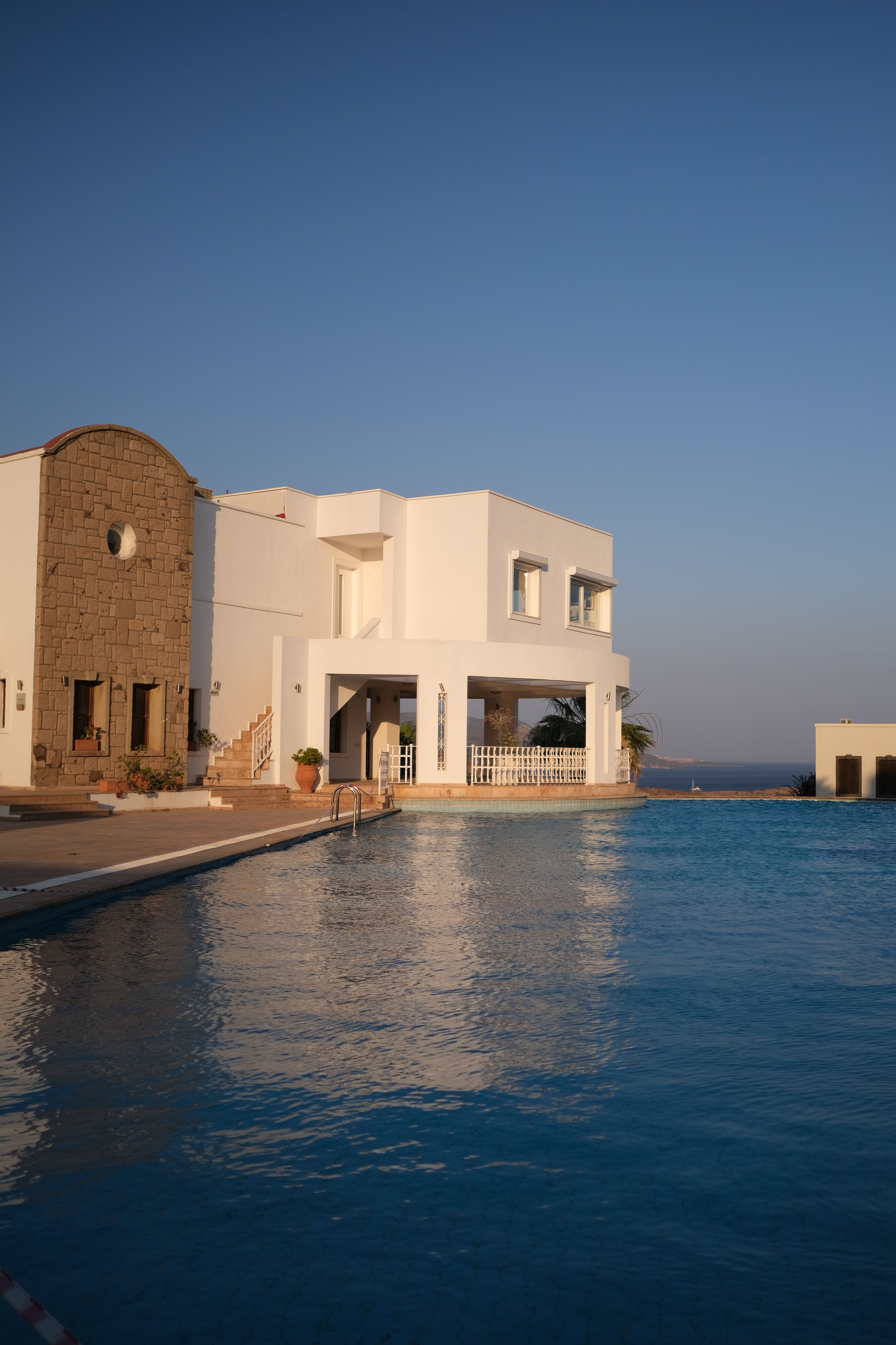 Elegant Mediterranean Villa by the Sea at Sunset · Free Stock Photo