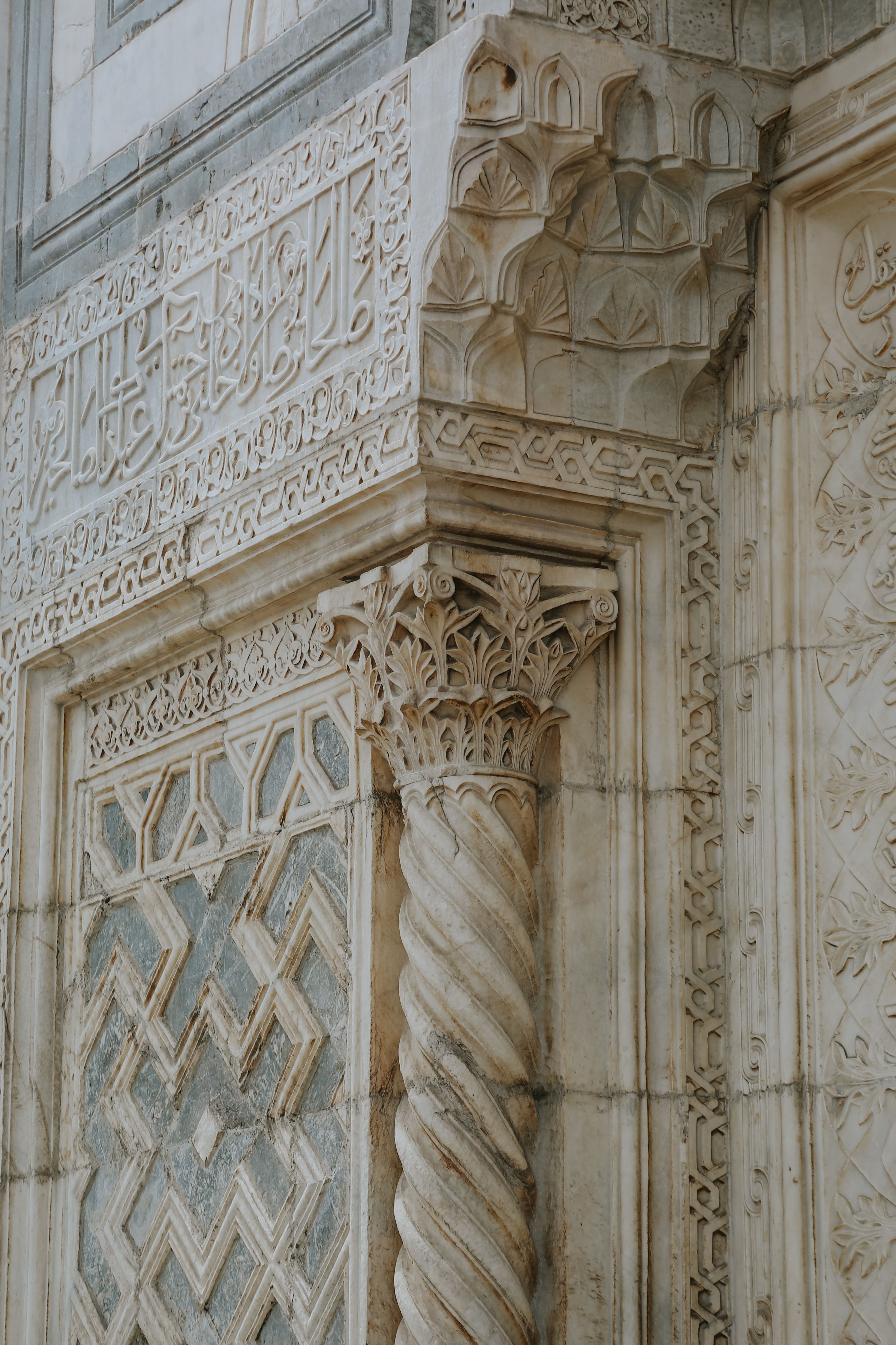 Intricate Architectural Stone Carvings of Historic Building · Free ...