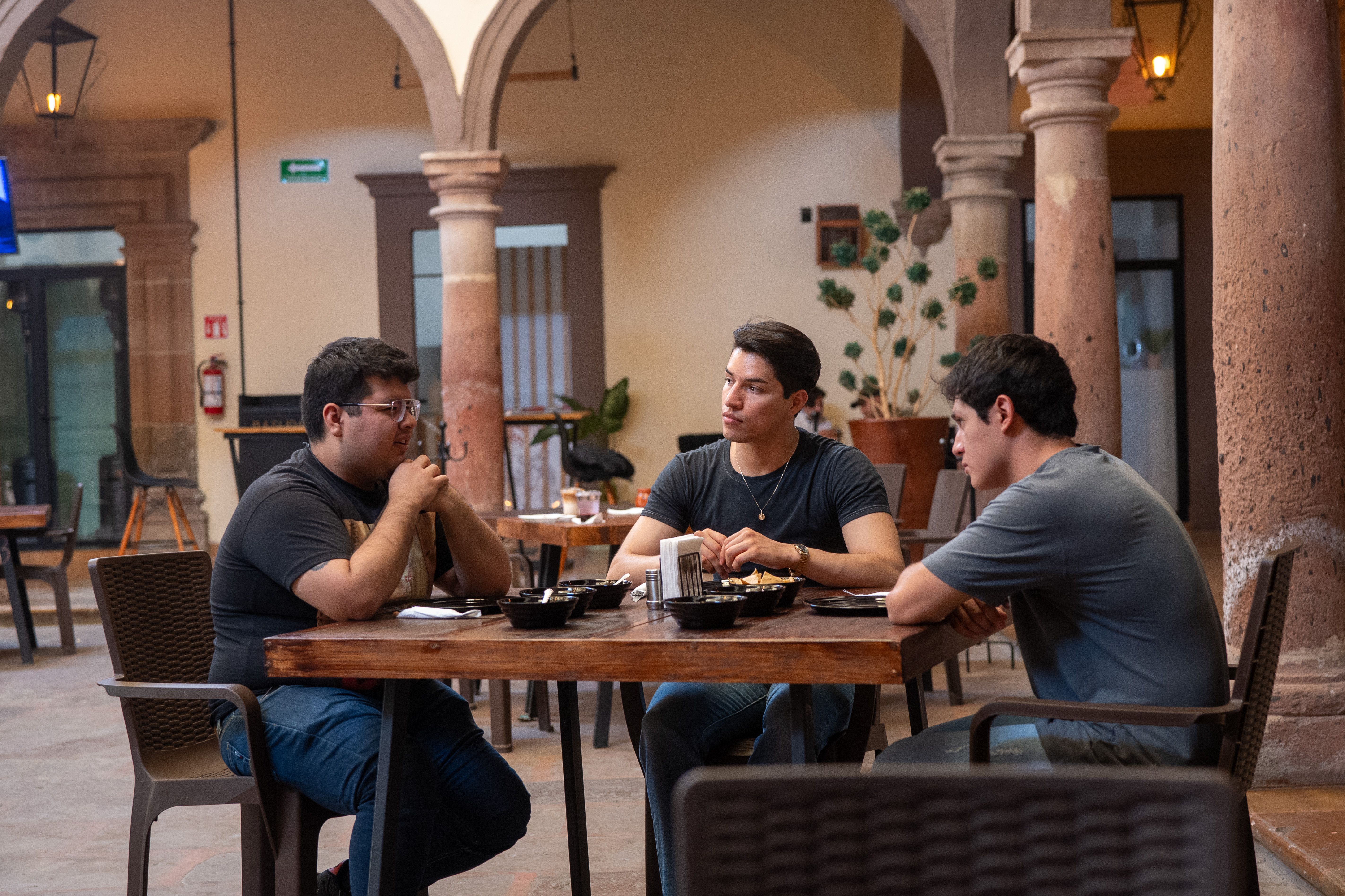 People Eating In A Restaurant Photos, Download The BEST Free People ...