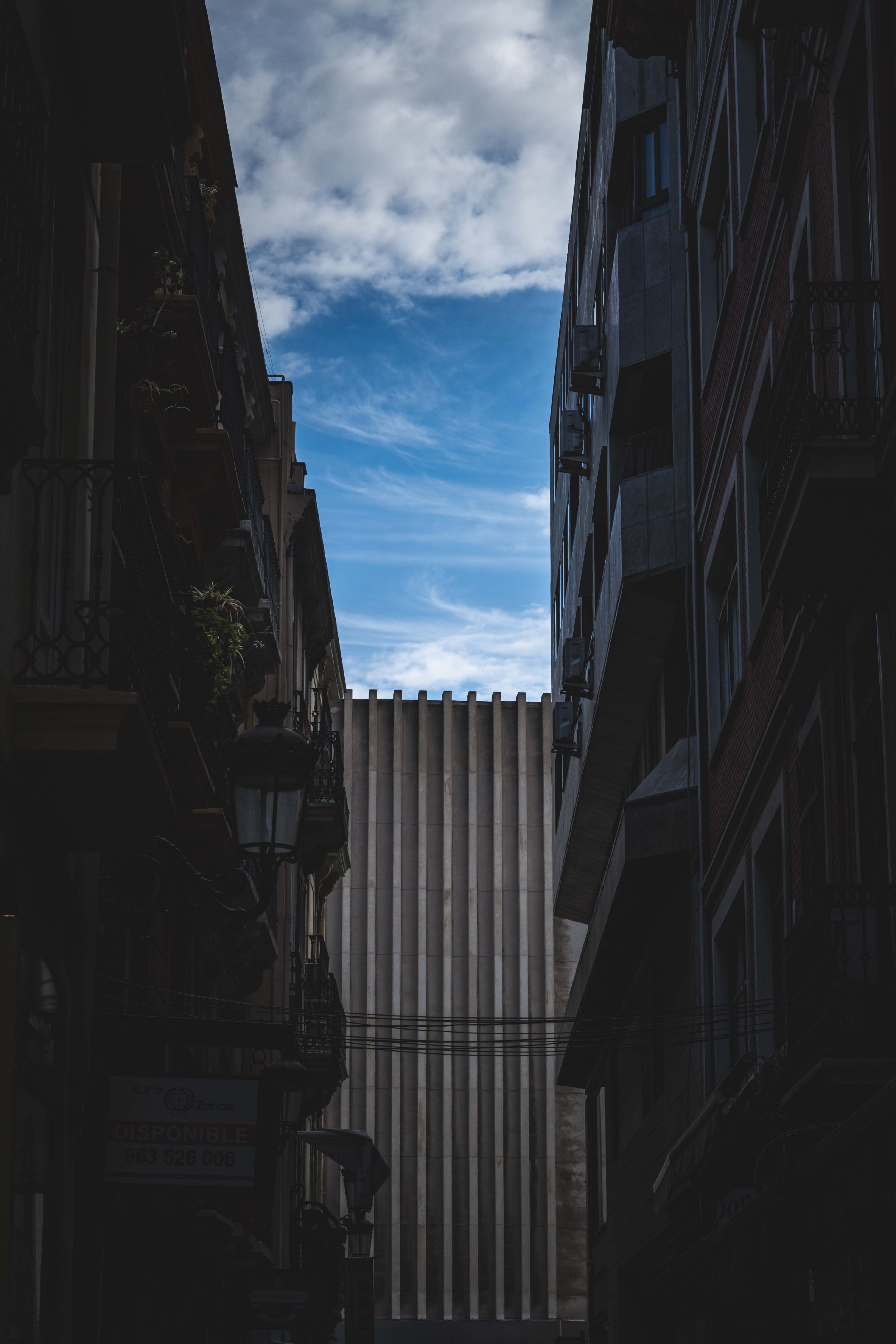 Urban Alleyway with Narrow Architectural View · Free Stock Photo
