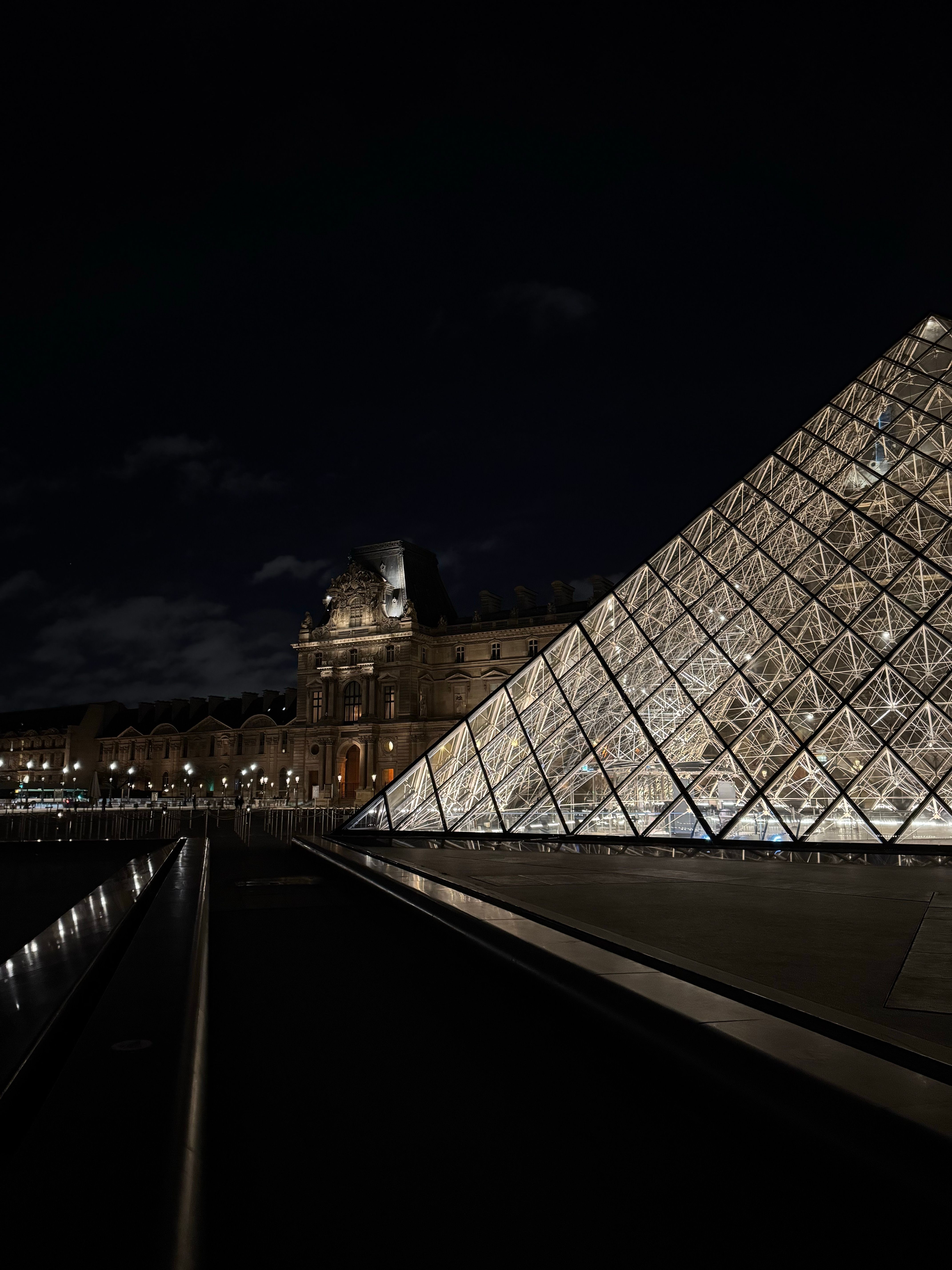 Louvre Museum at Night with Illuminated Glass Pyramid · Free Stock Photo