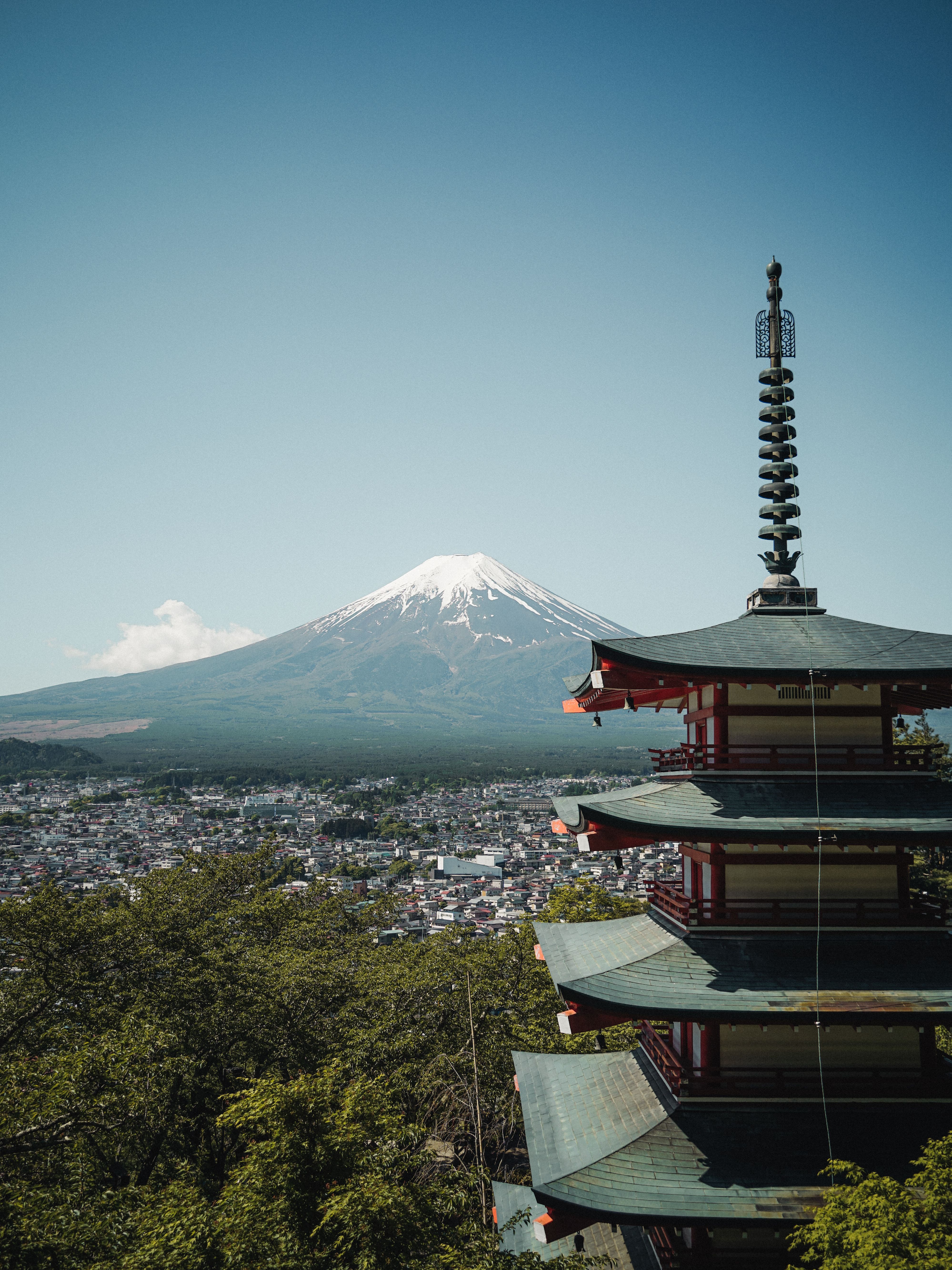 Stunning View of Mount Fuji with Chureito Pagoda · Free Stock Photo