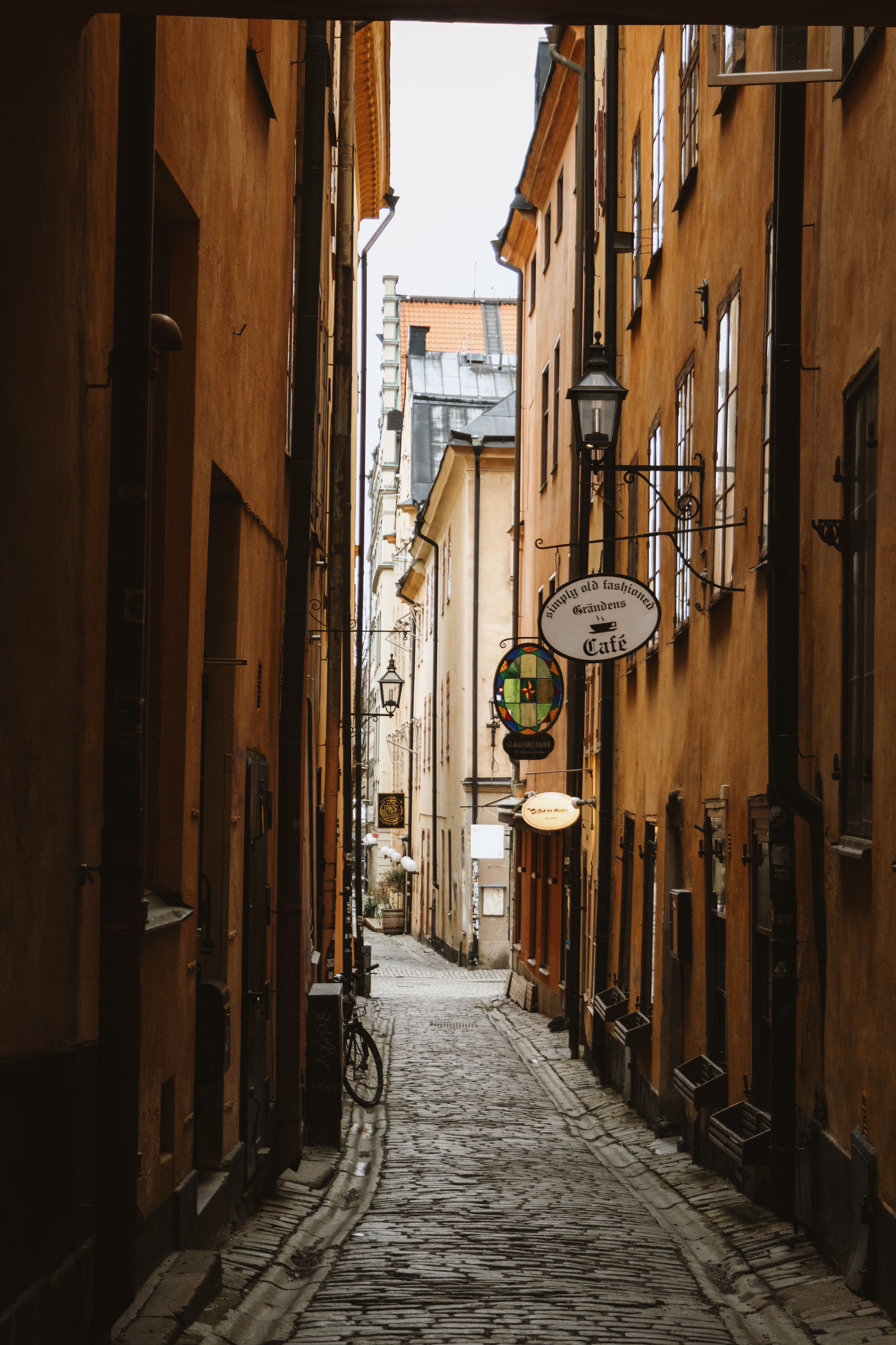 Charming Alleyway in Gamla Stan, Stockholm · Free Stock Photo