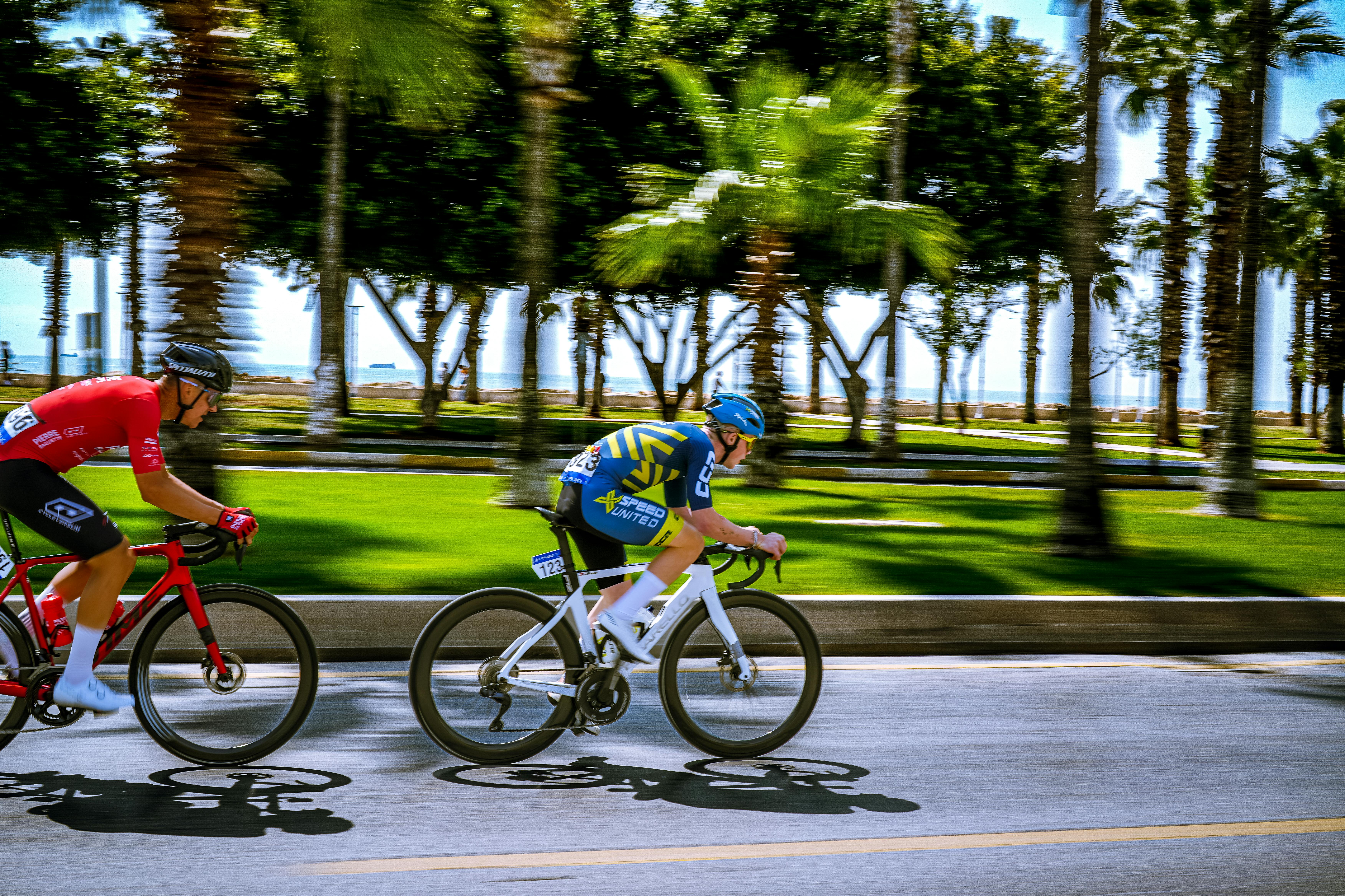 Dynamic Cyclists Racing on Mersin Boulevard · Free Stock Photo