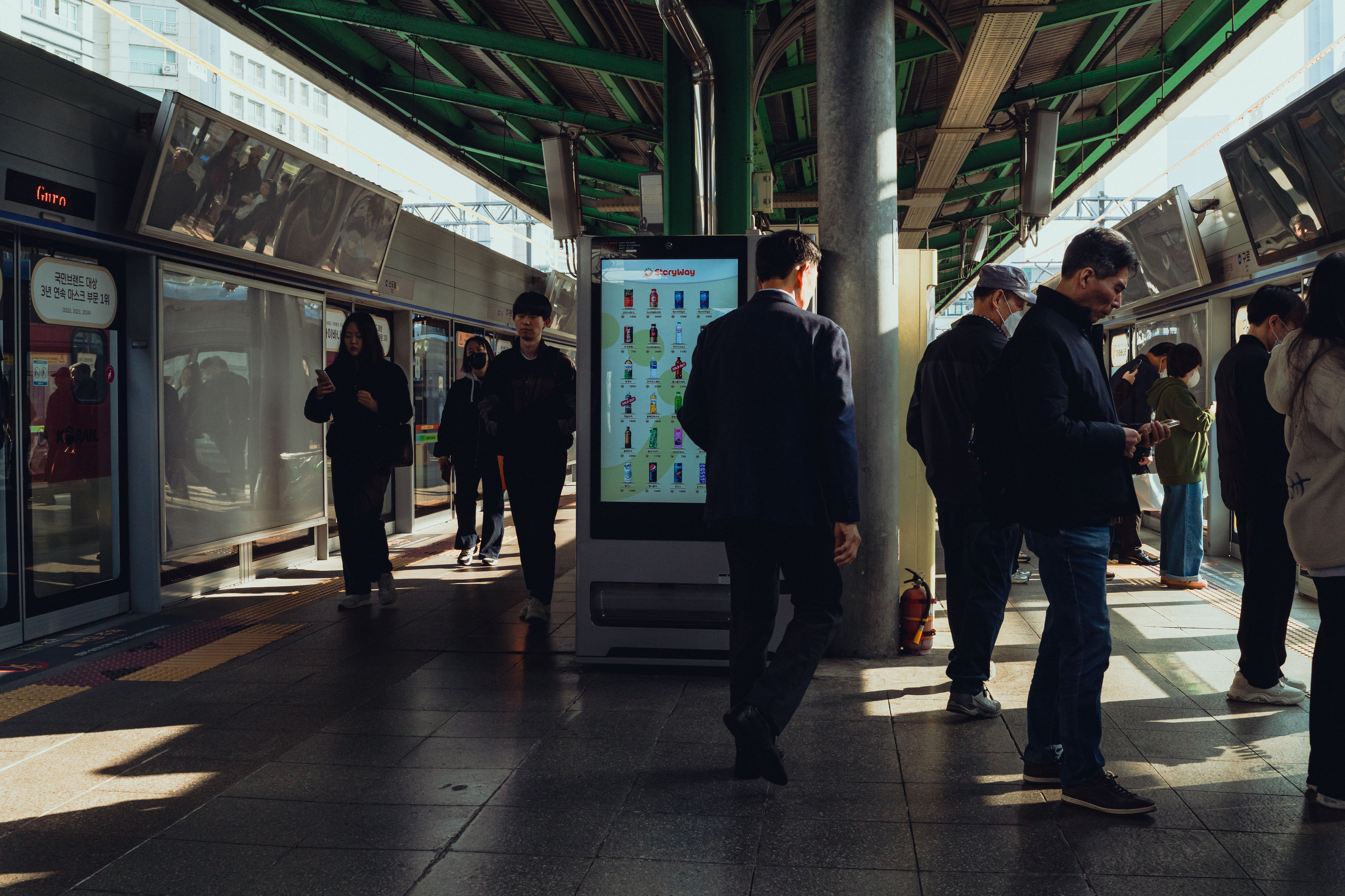 Busy Seoul Subway Station Platform Scene · Free Stock Photo
