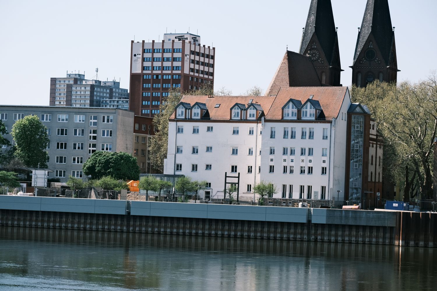 Buildings By River Photos, Download The BEST Free Buildings By River ...