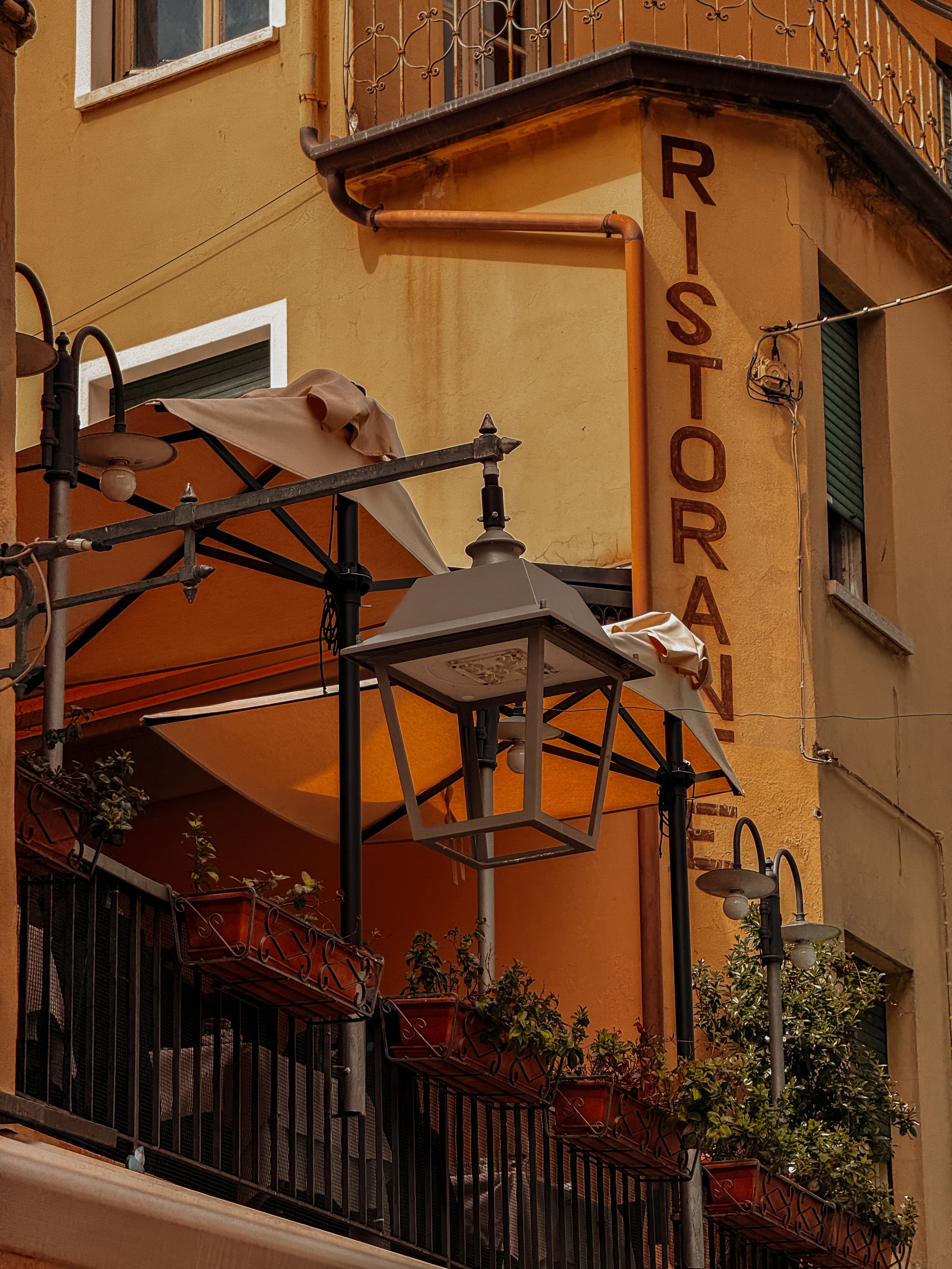 Charming Italian Restaurant Exterior with Awning · Free Stock Photo