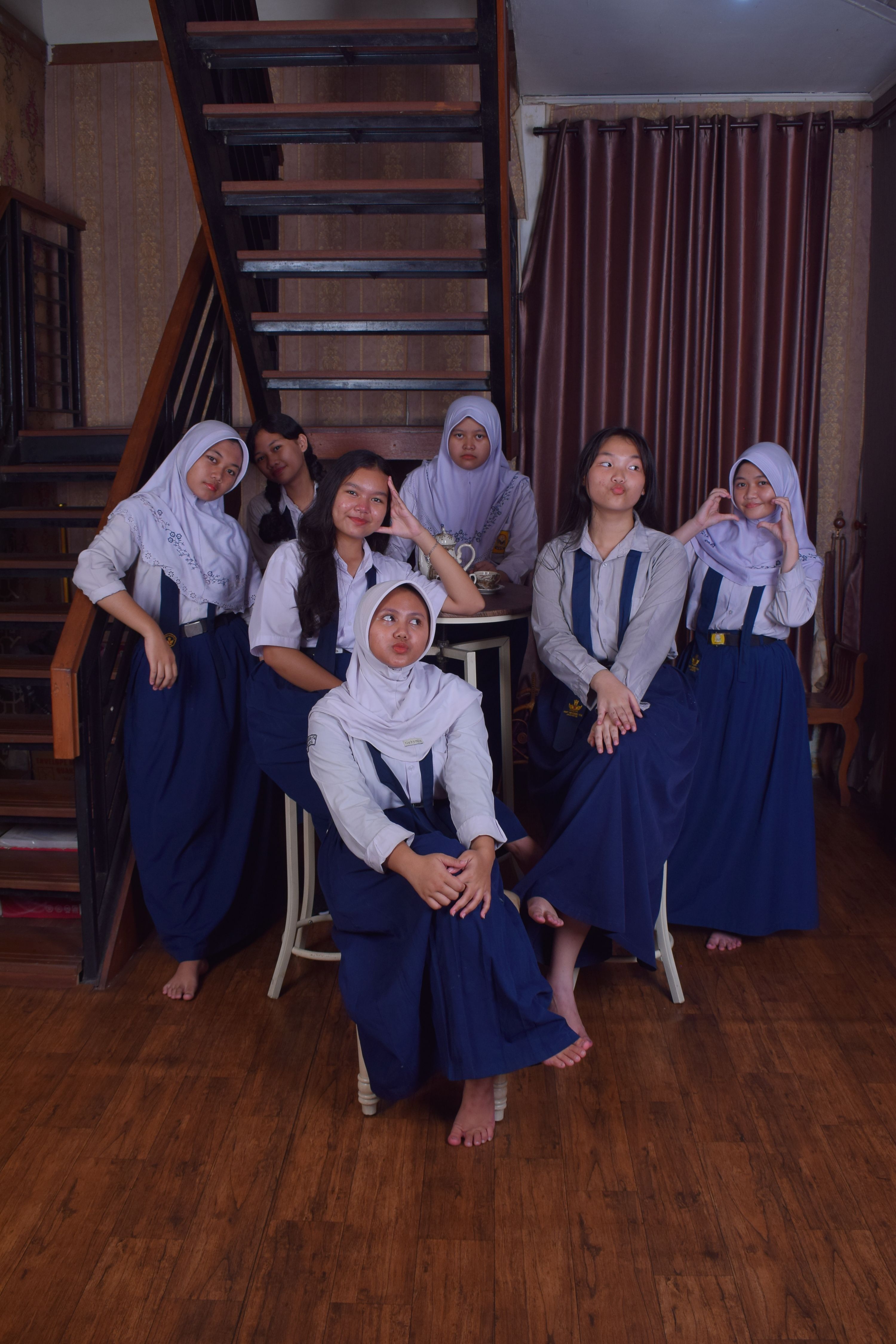 School Girls Group Photos, Download The BEST Free School Girls Group ...