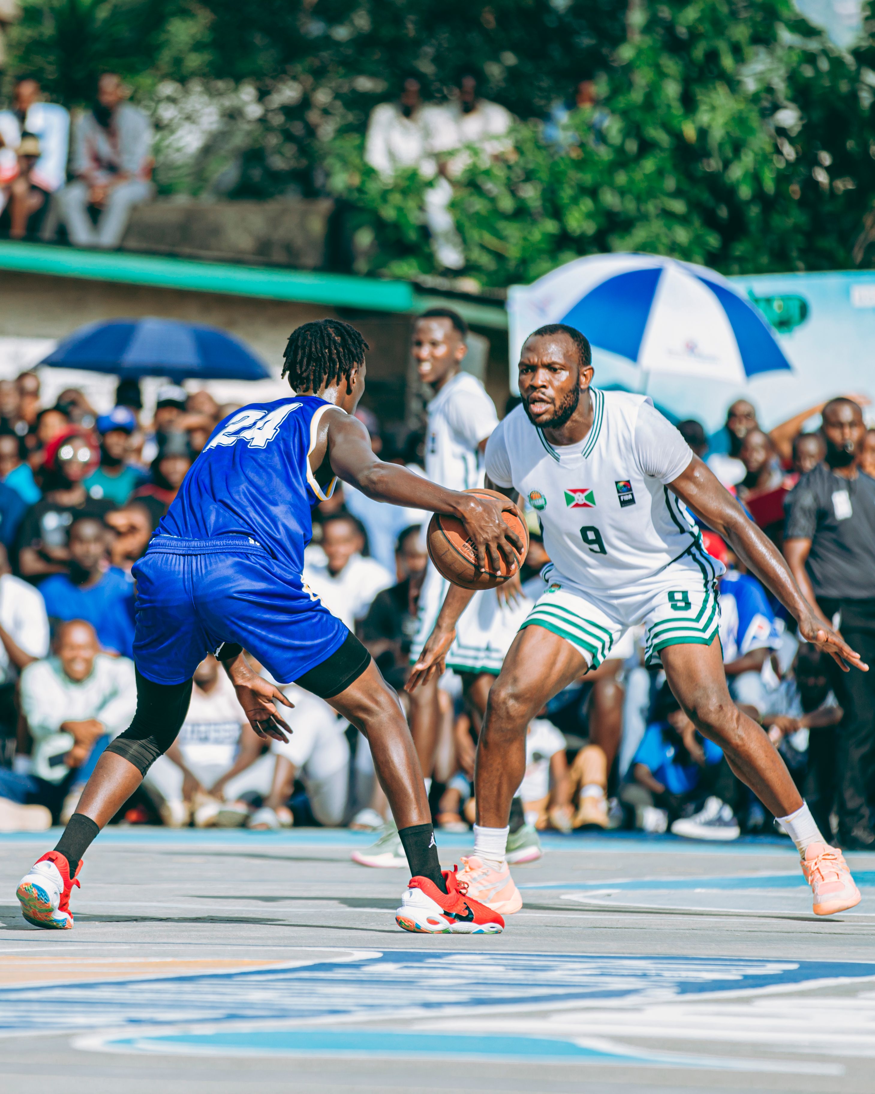 Exciting Outdoor Basketball Match Action · Free Stock Photo