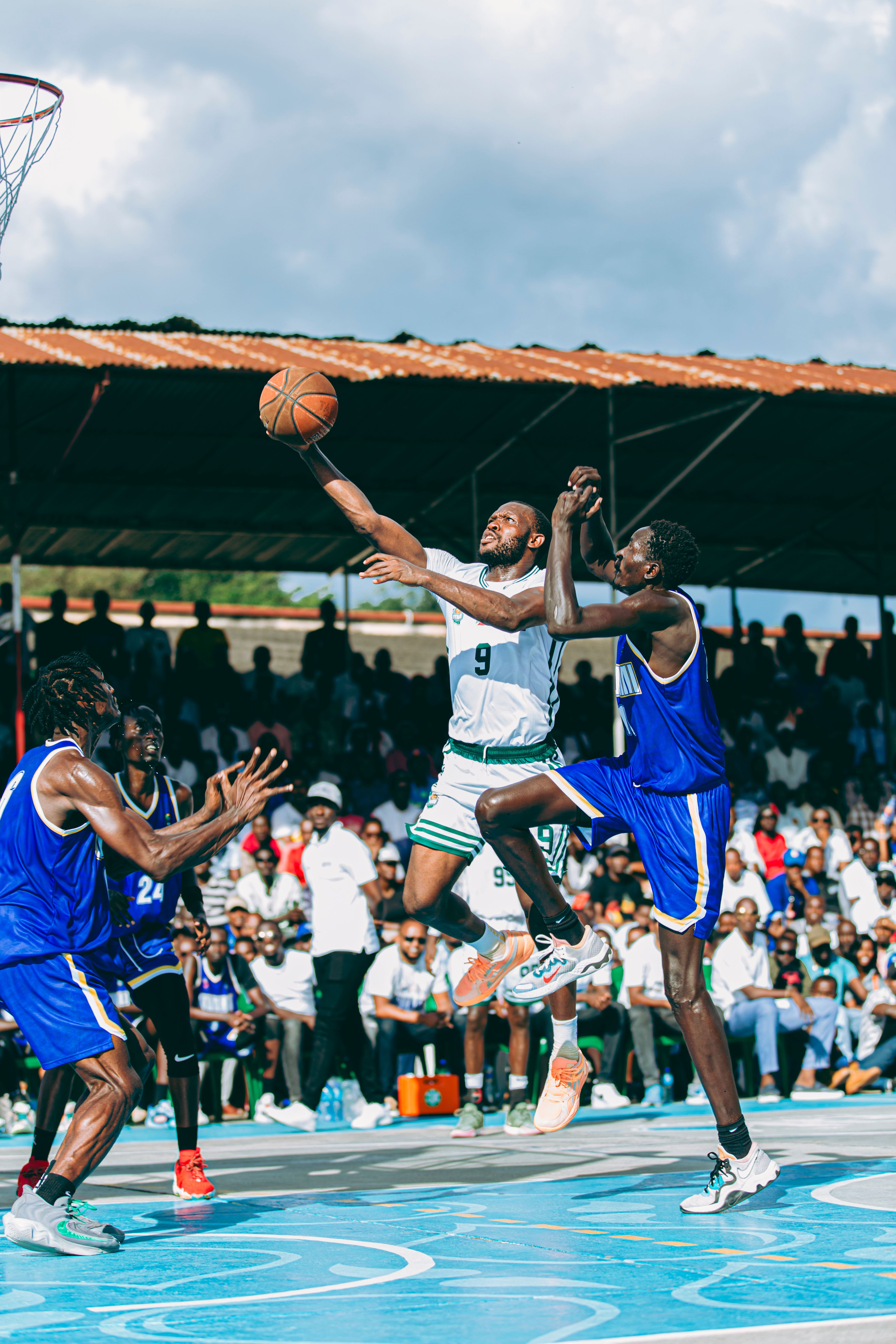 Dynamic Outdoor Basketball Game Action Shot · Free Stock Photo