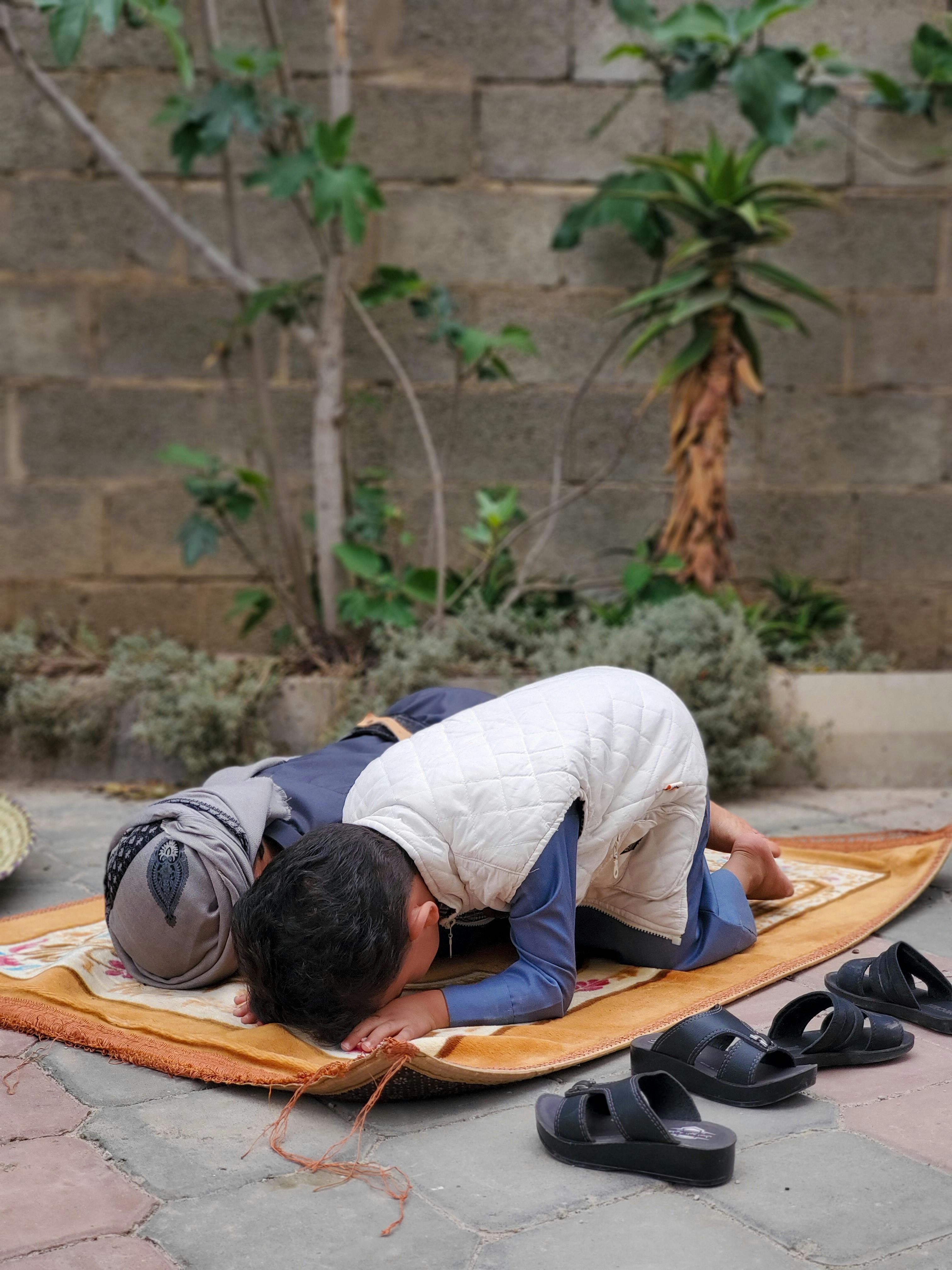 Children Praying Outdoors in Sana'a, Yemen · Free Stock Photo