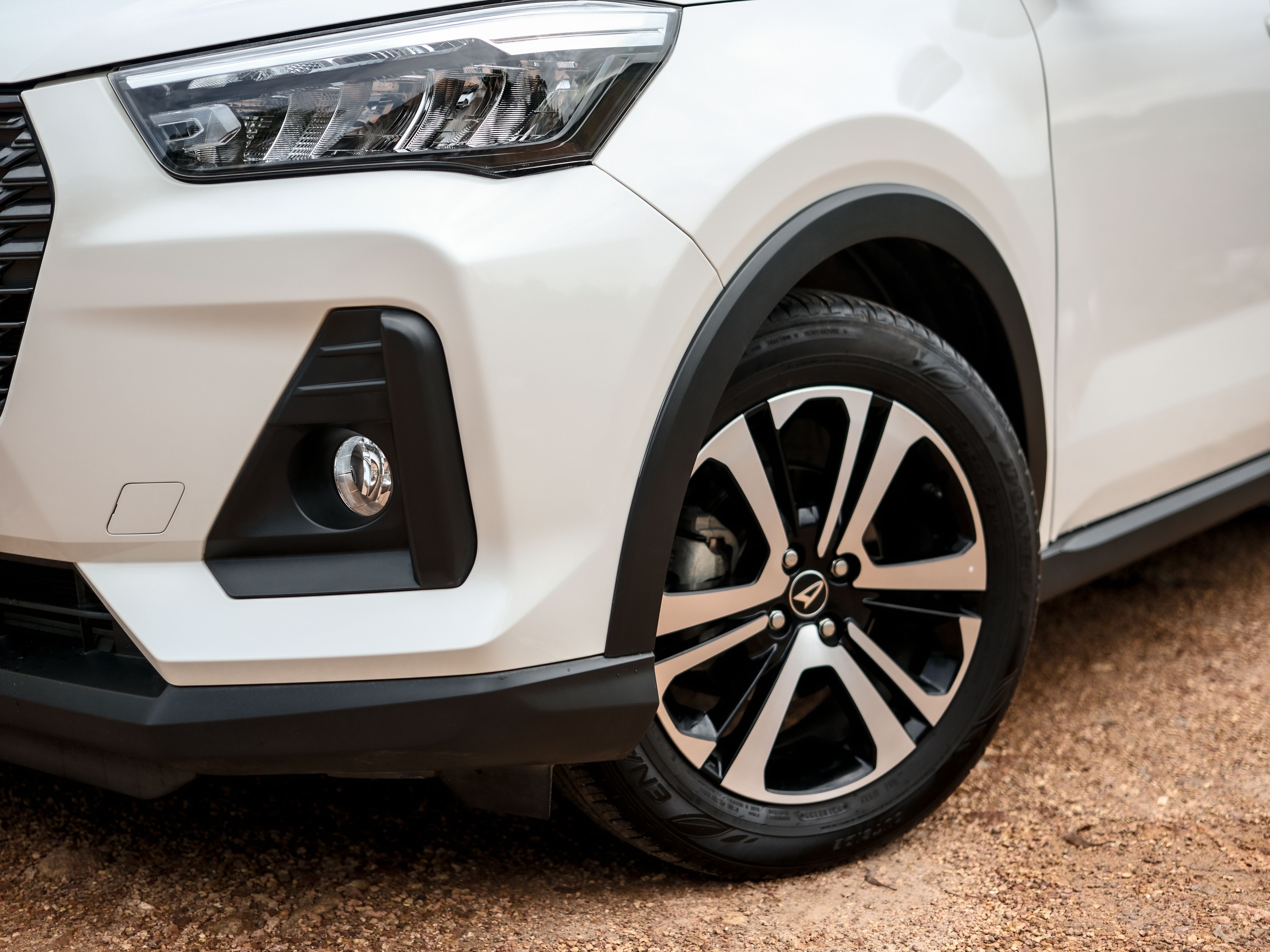 Close-up of modern white car's front exterior · Free Stock Photo