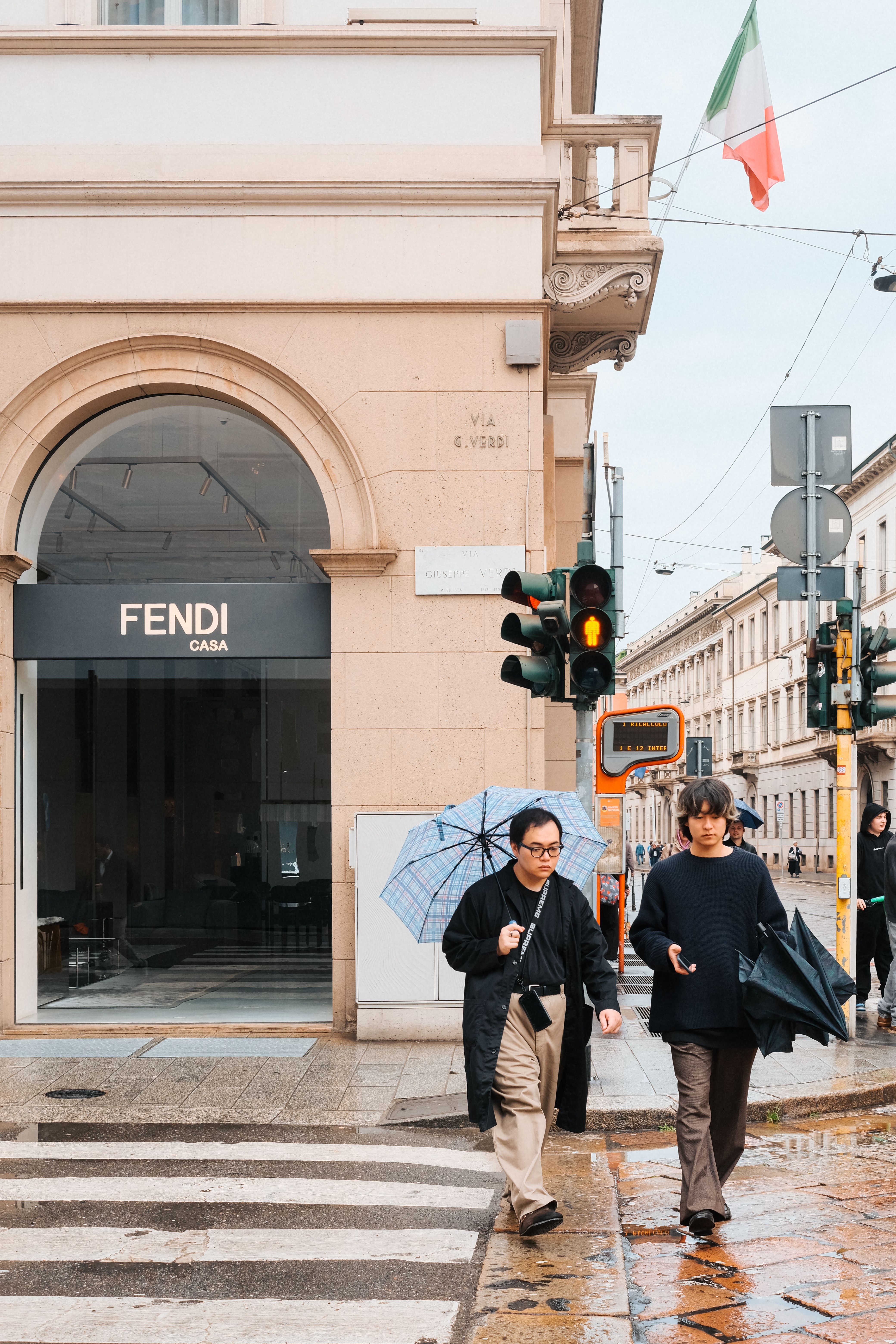 Pedestrians in Rainy Milan Street Scene · Free Stock Photo