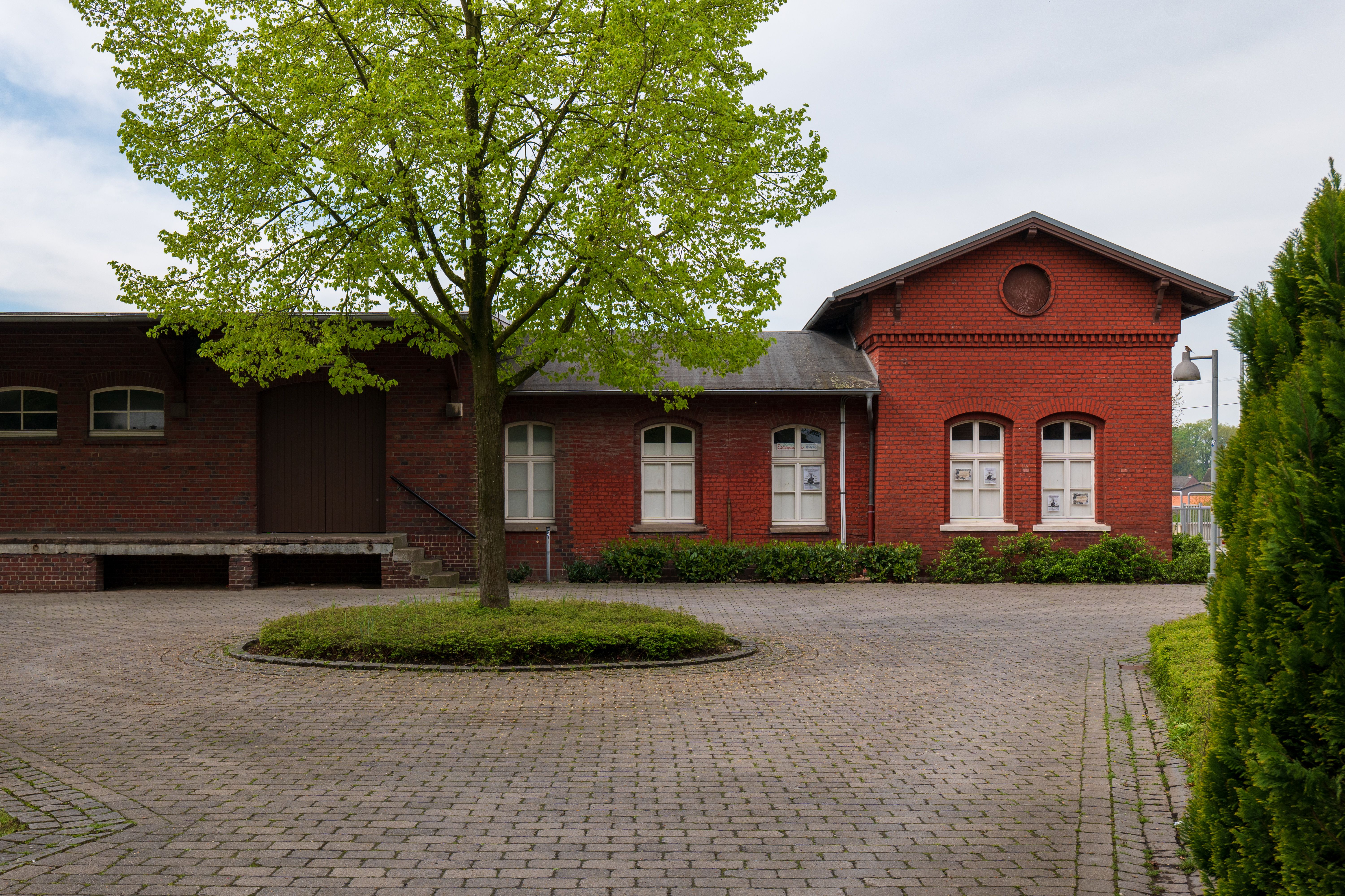 Charming Red Brick Building with Green Tree · Free Stock Photo