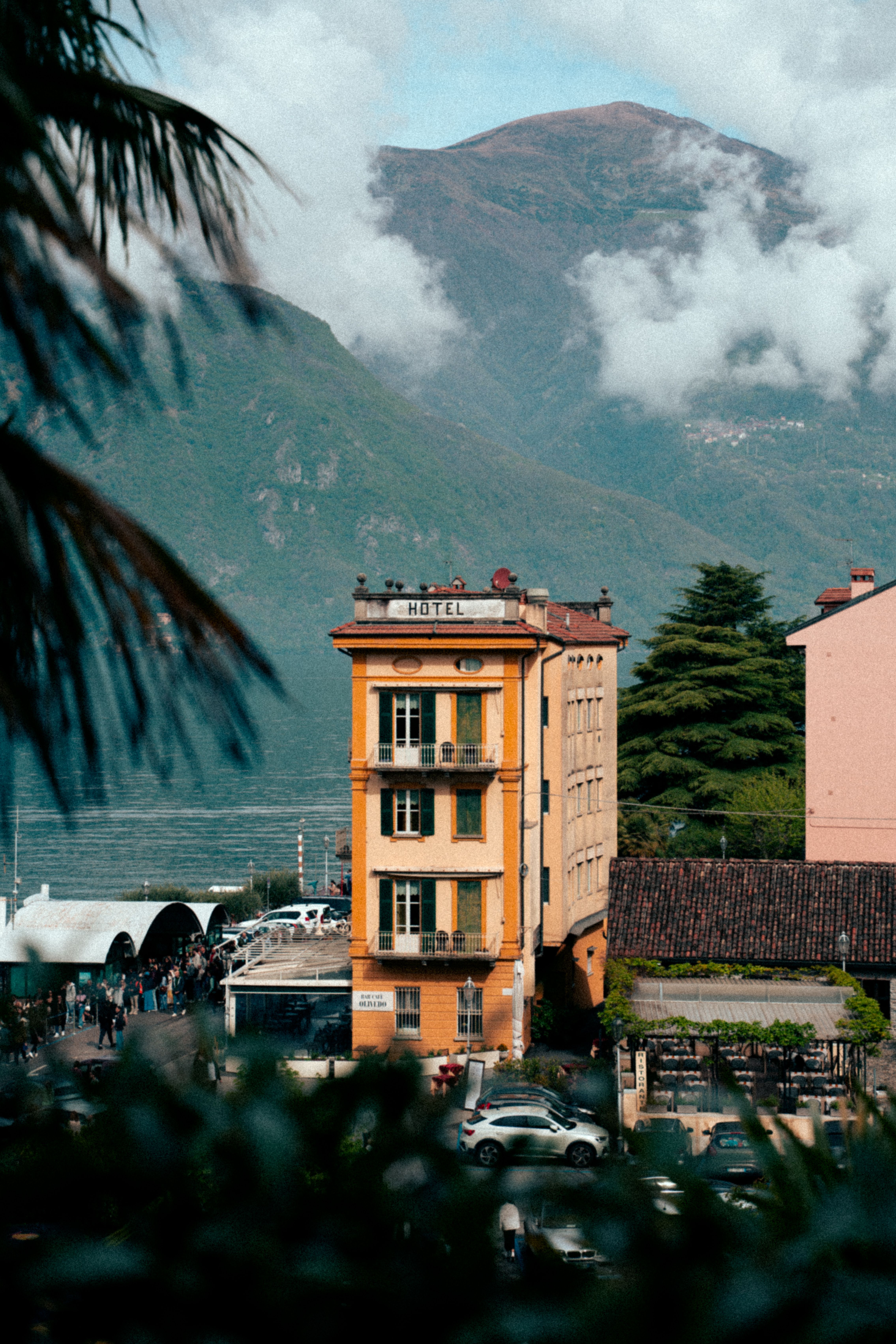 Charming Italian Lakeside Hotel with Mountain Backdrop · Free Stock Photo