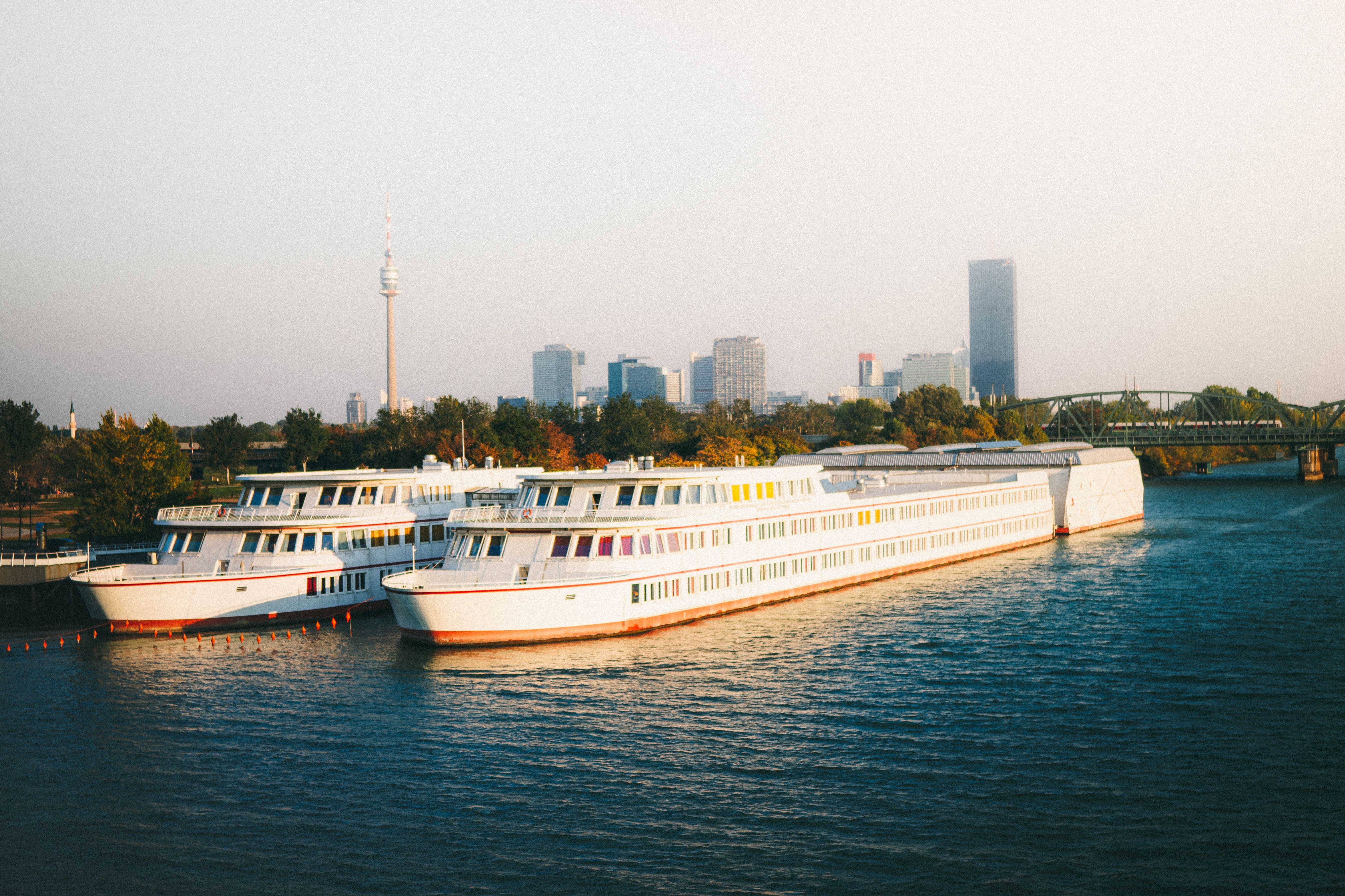 Scenic View of Boats on the Danube in Vienna · Free Stock Photo