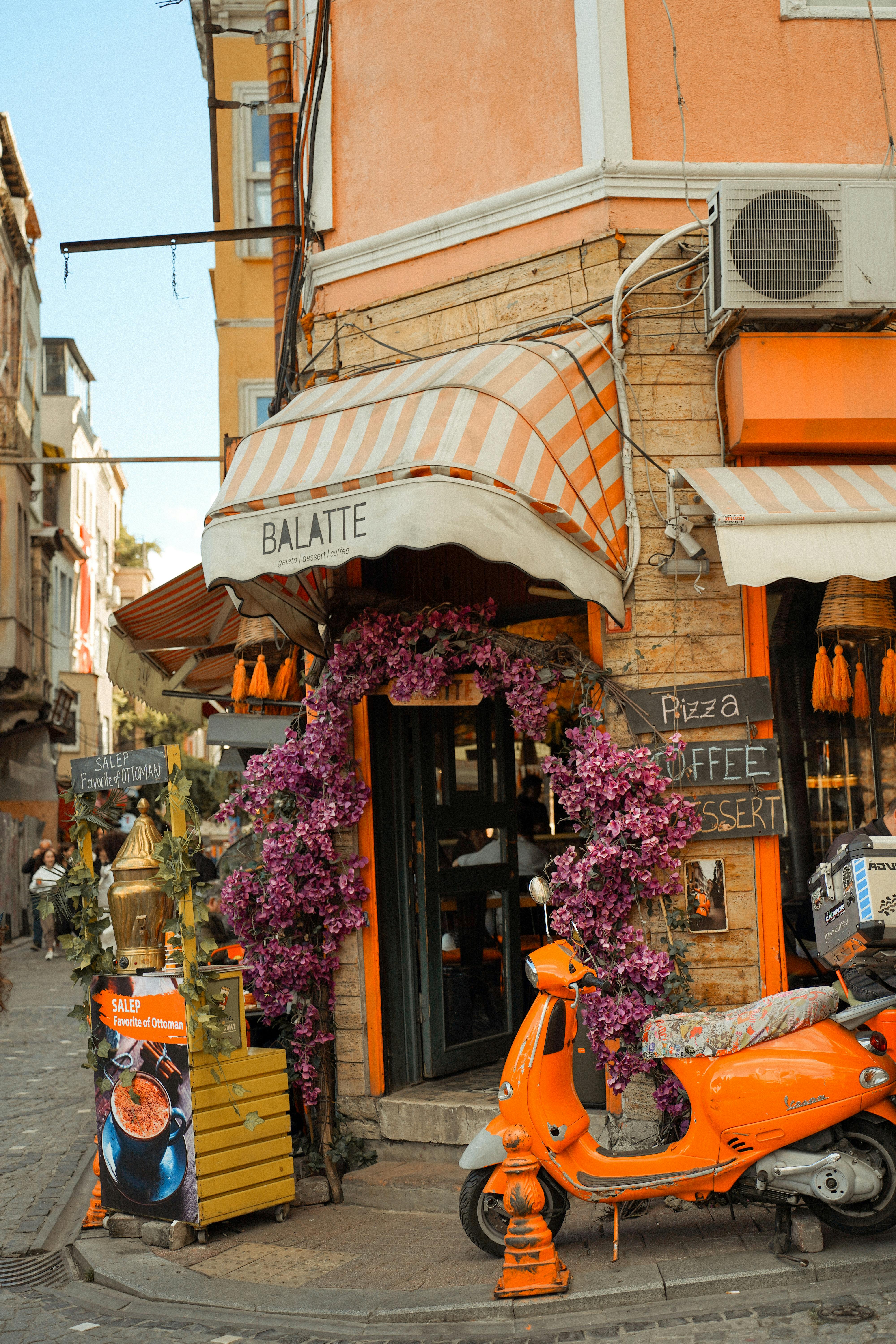 Charming Street Corner Café in Balat, Istanbul · Free Stock Photo