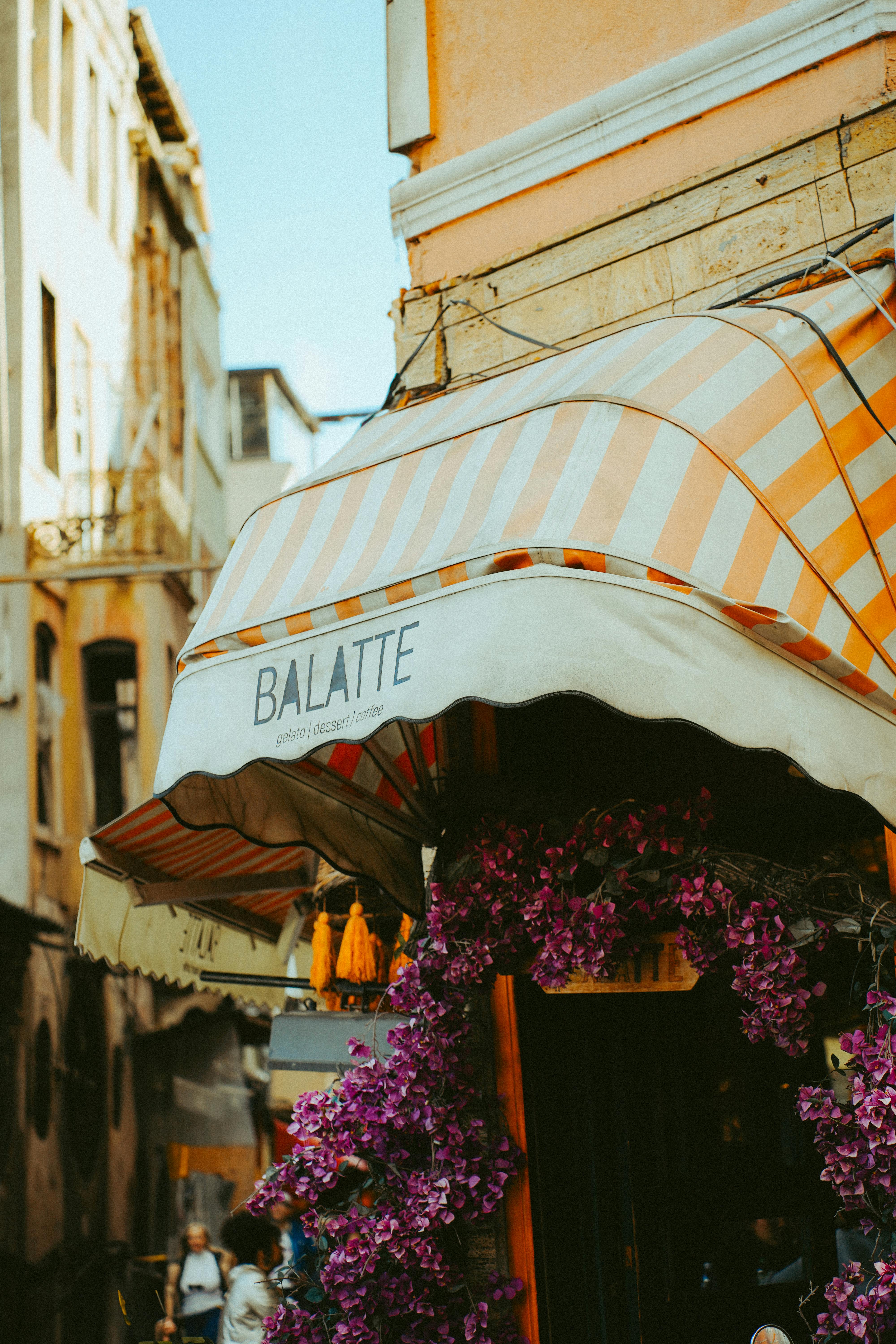 Charming Street Corner Cafe in Balat, İstanbul · Free Stock Photo