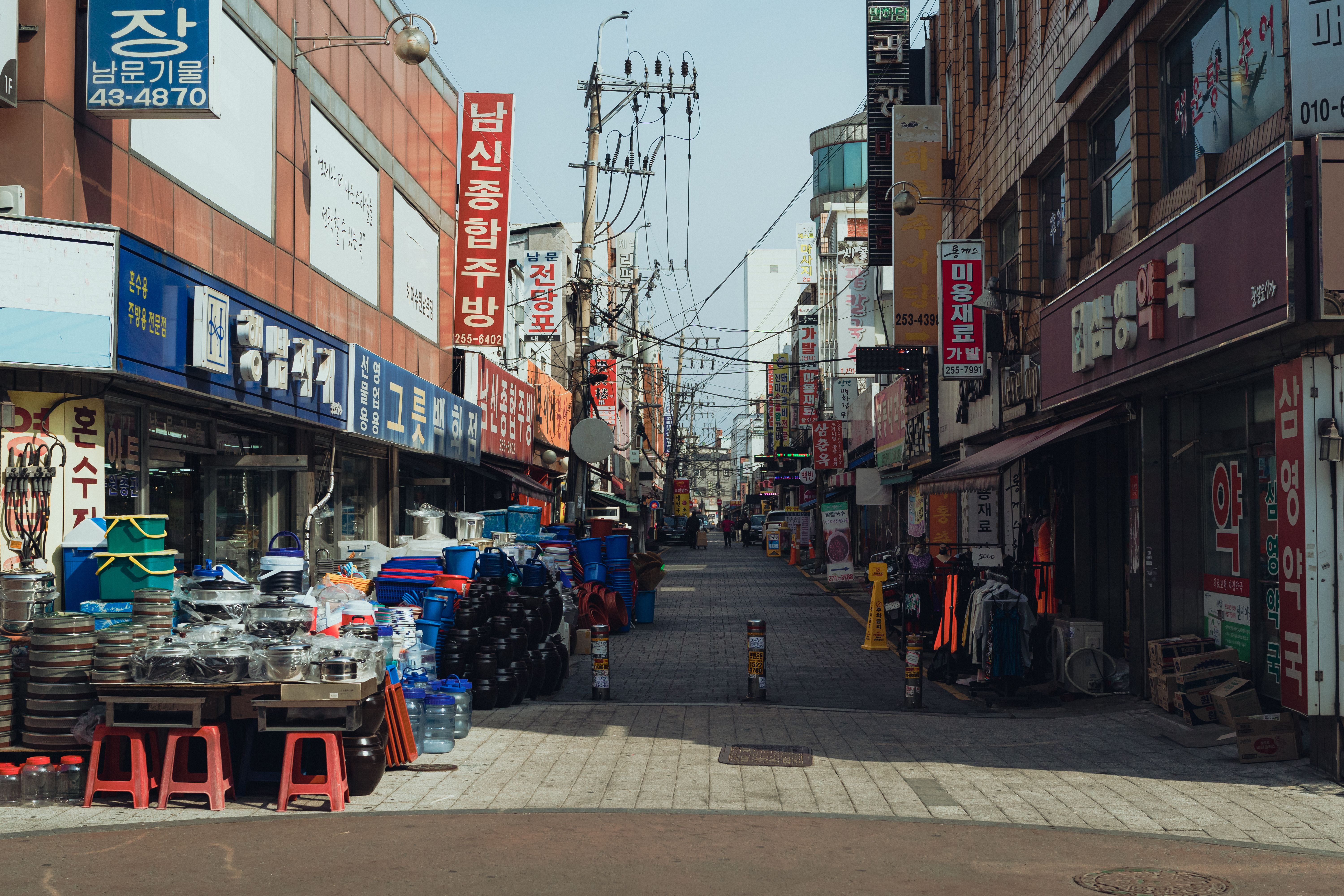 Bustling Street Scene in Seoul's Local Market · Free Stock Photo
