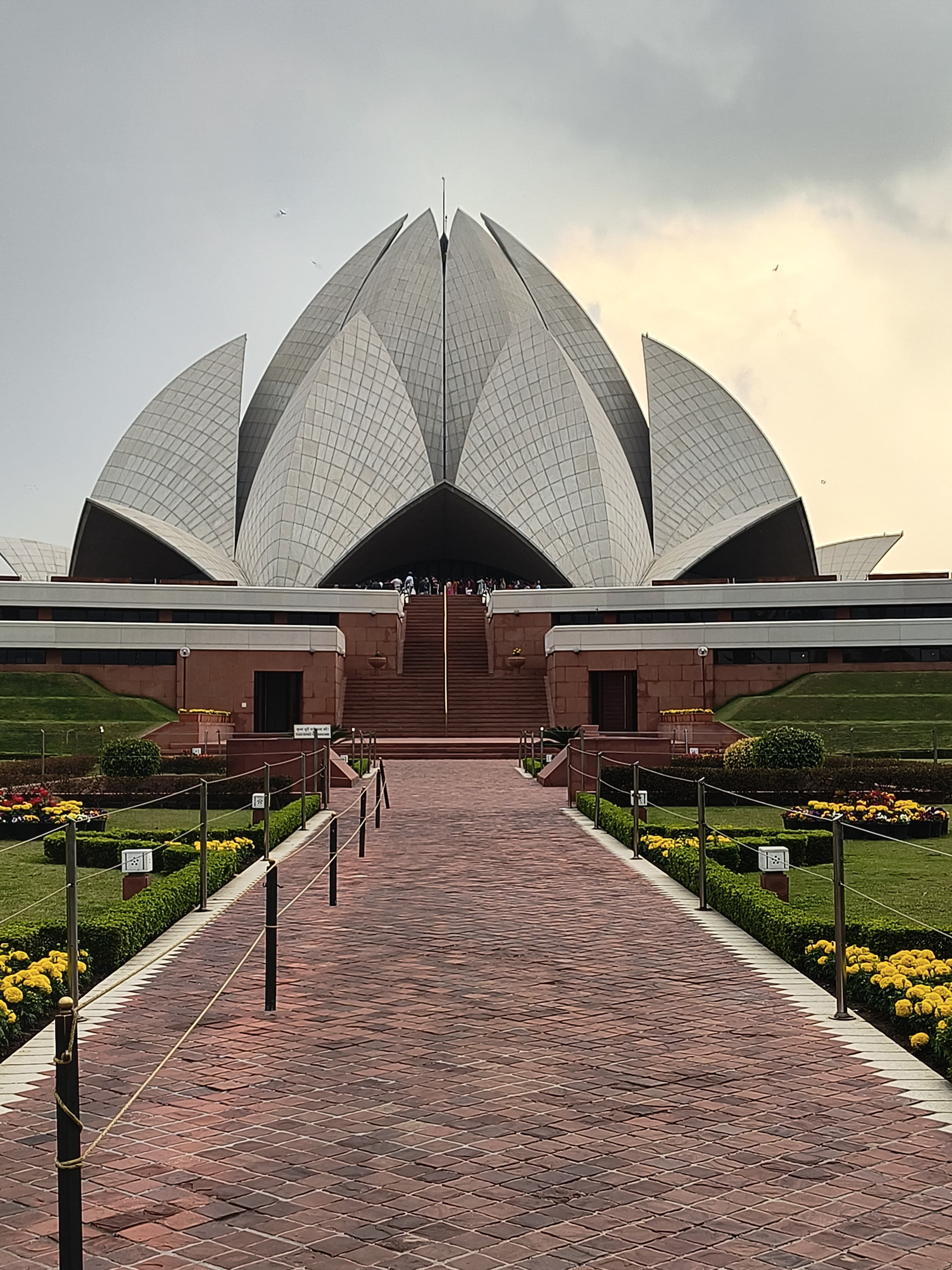 Lotus Temple Architectural Marvel in New Delhi · Free Stock Photo