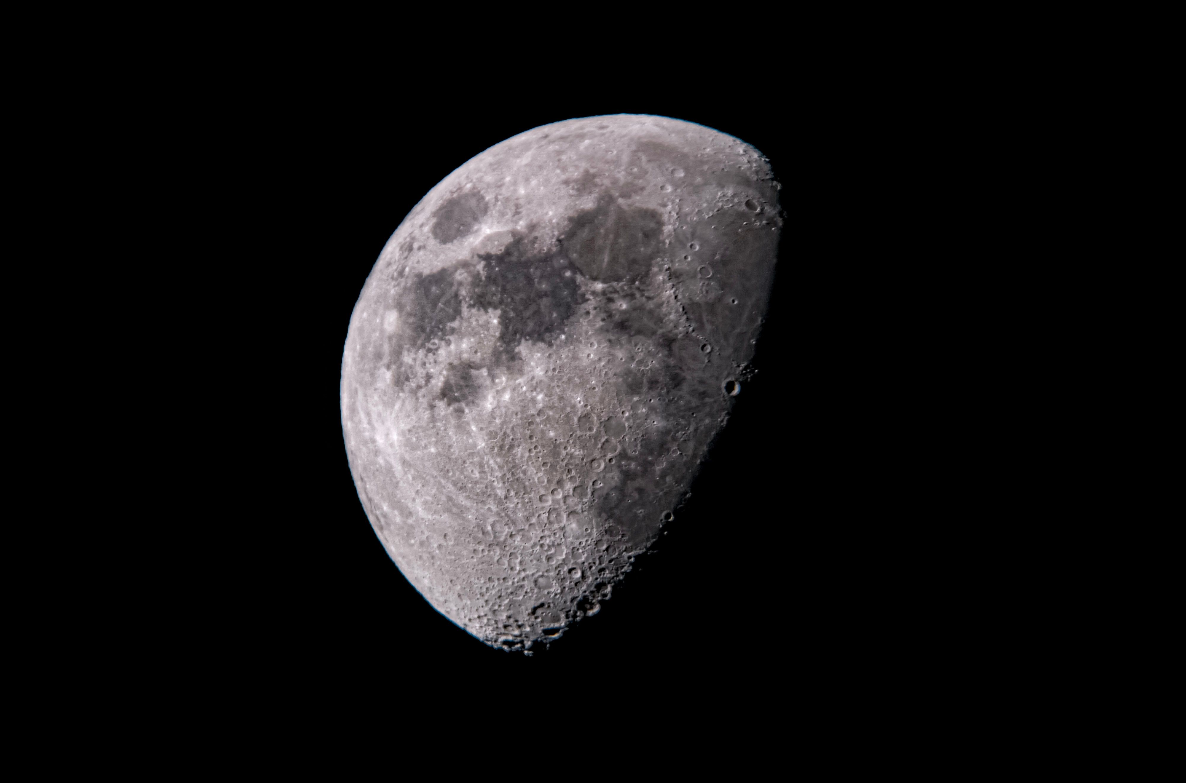 Grayscale Photo of the Moon · Free Stock Photo