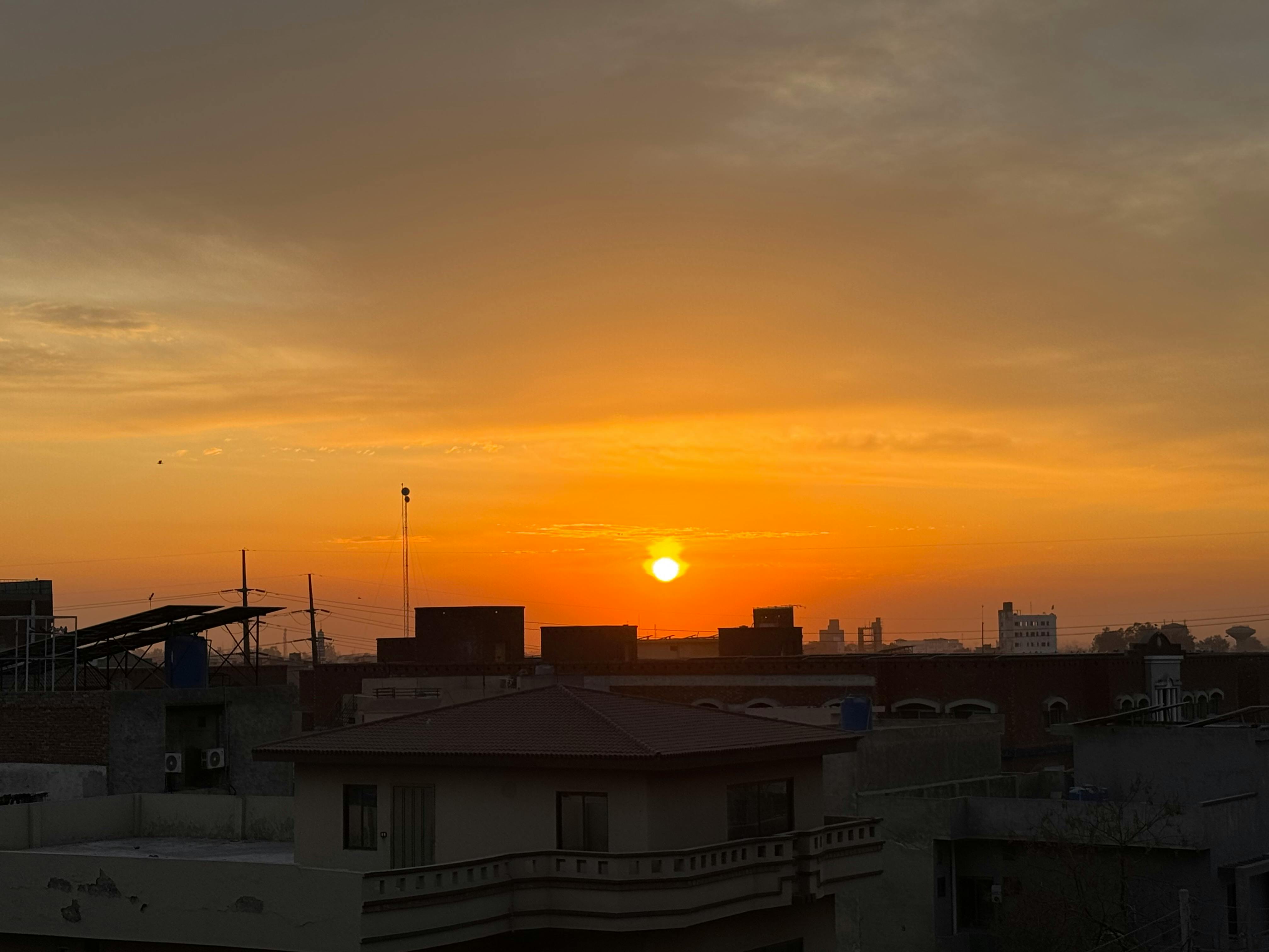 Urban Sunset over Rooftops with Vibrant Colors · Free Stock Photo