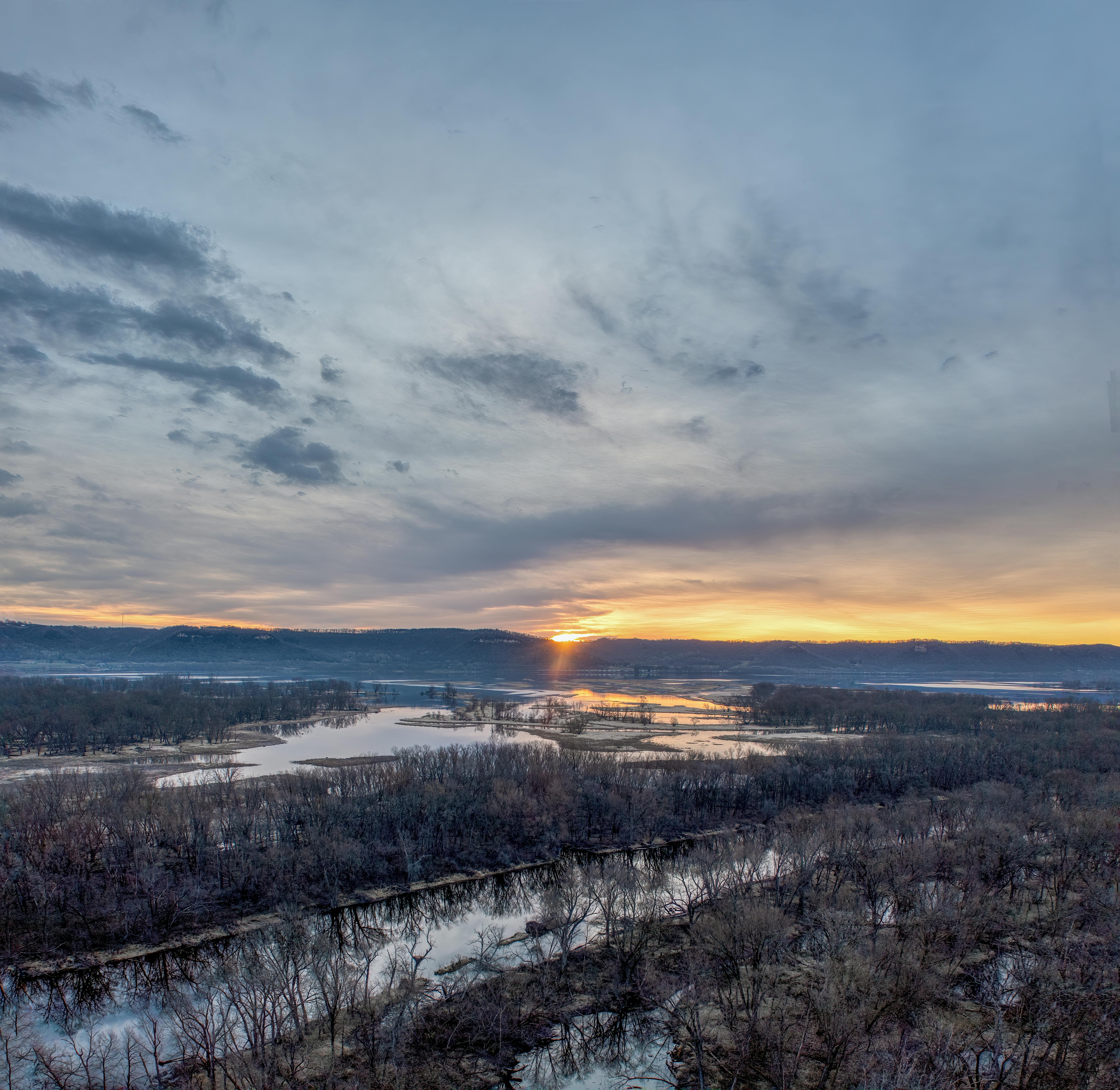 Scenic Winter Sunrise Over Nelson, Wisconsin Wetlands · Free Stock Photo
