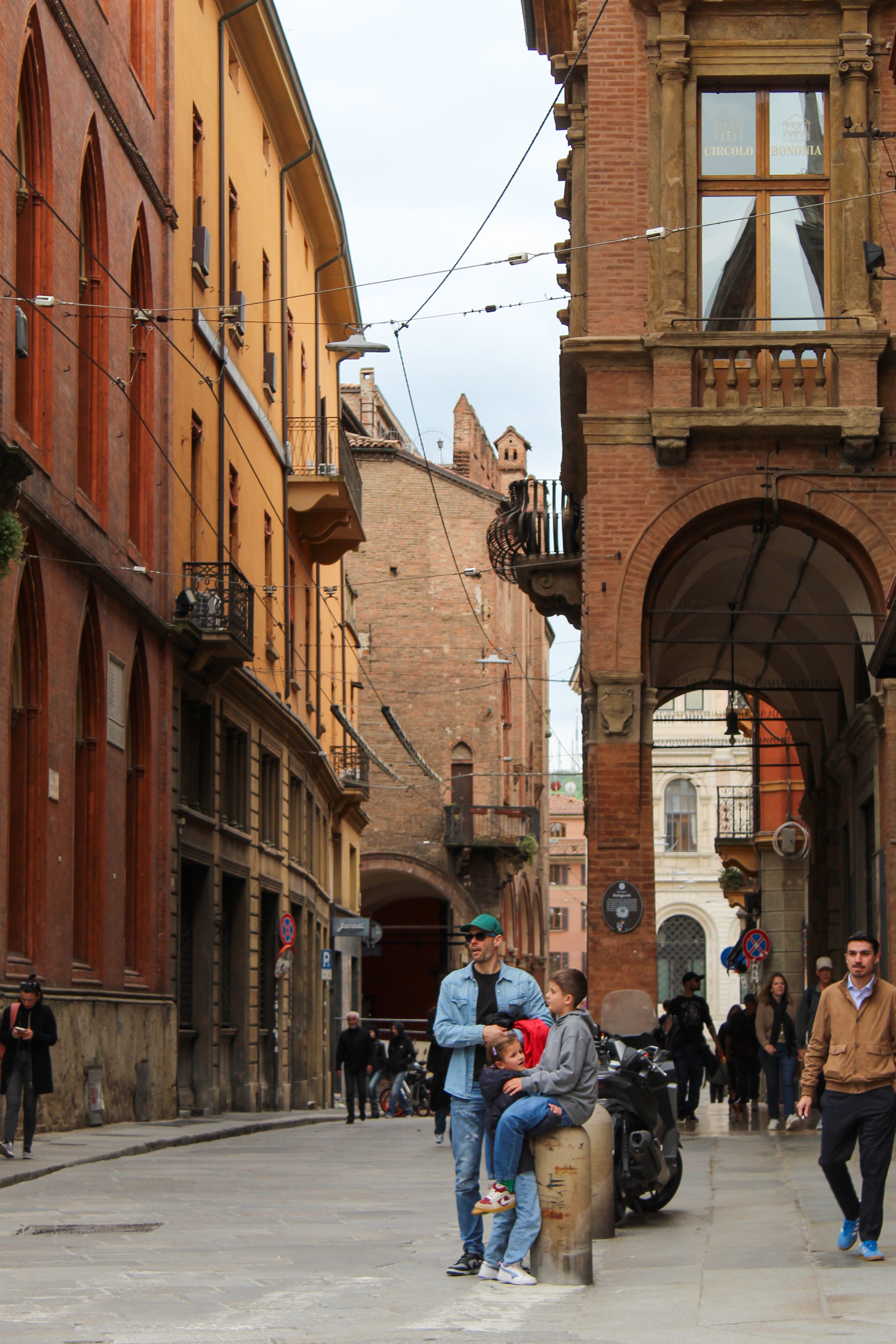 Charming Street Scene in Milano, Italy · Free Stock Photo
