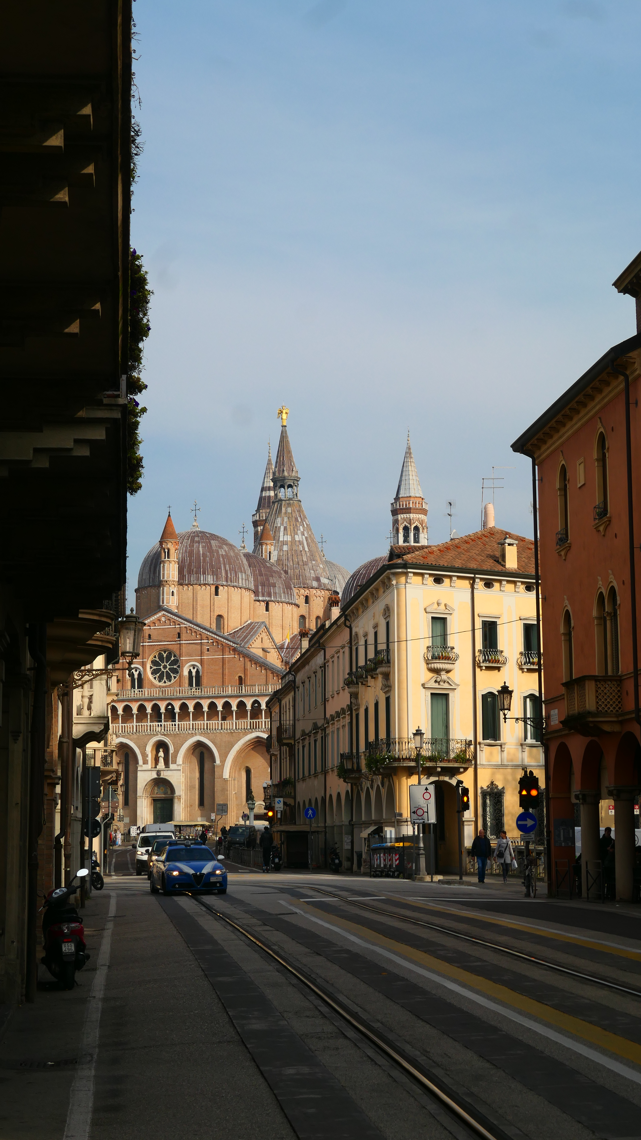 Street View of Historical Padova with Basilica · Free Stock Photo