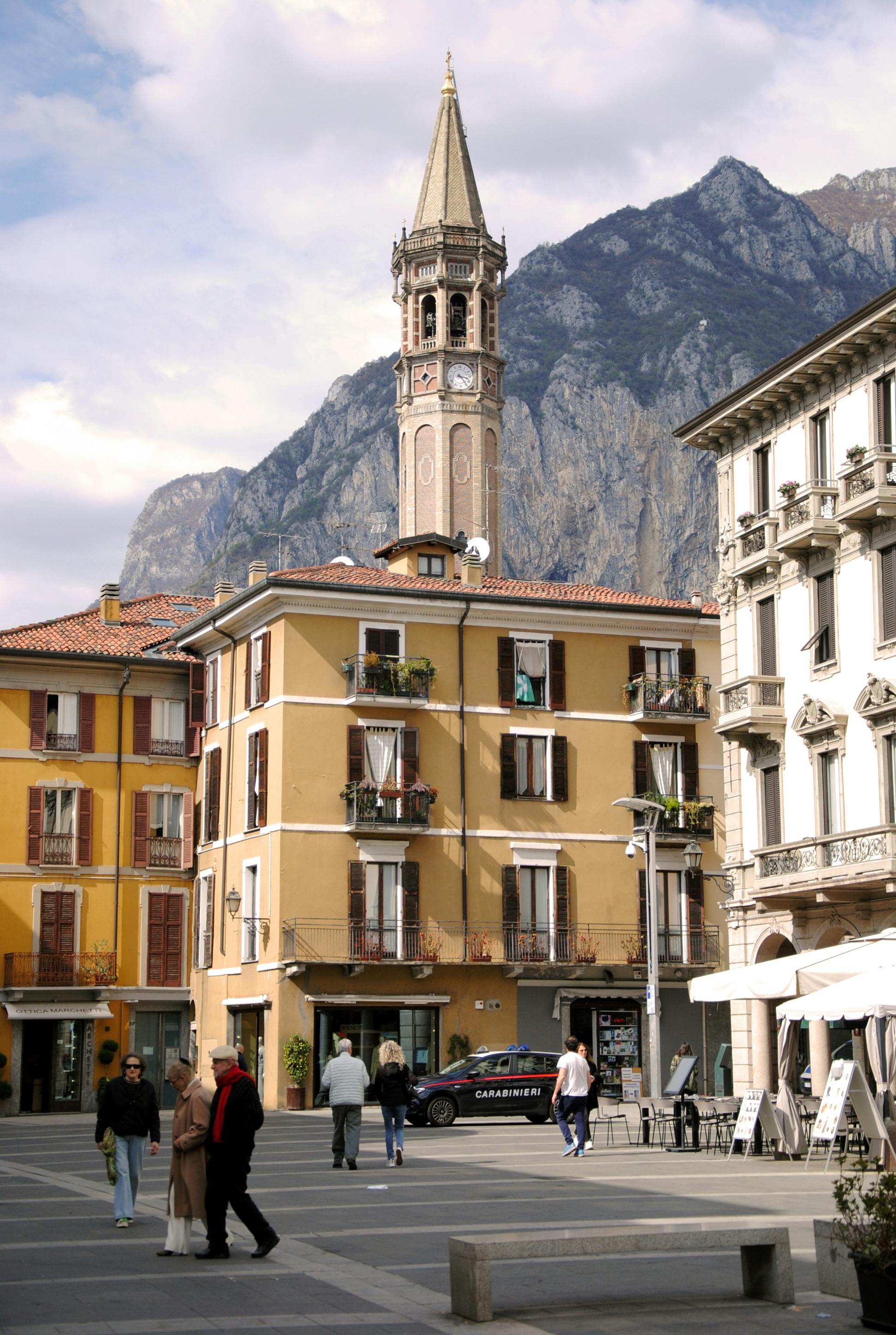 Picturesque Square in Lecco, Lombardy · Free Stock Photo