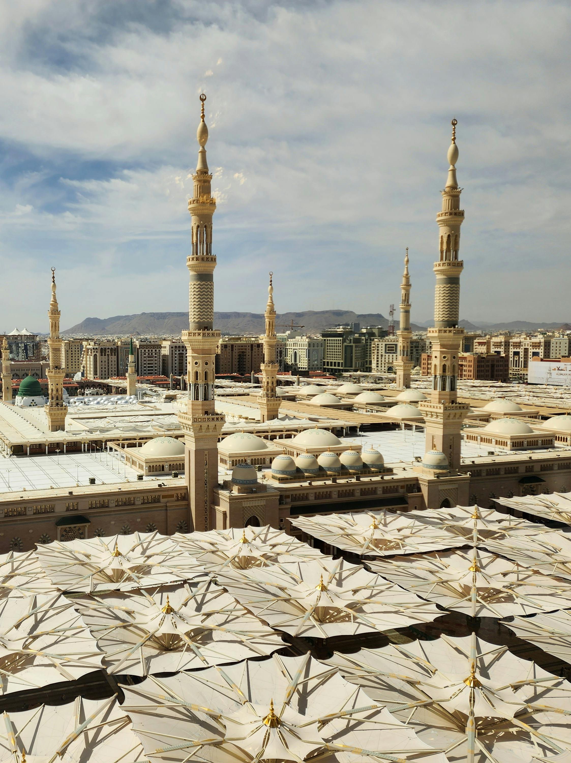 Aerial View of Al-Masjid an-Nabawi in Madinah · Free Stock Photo