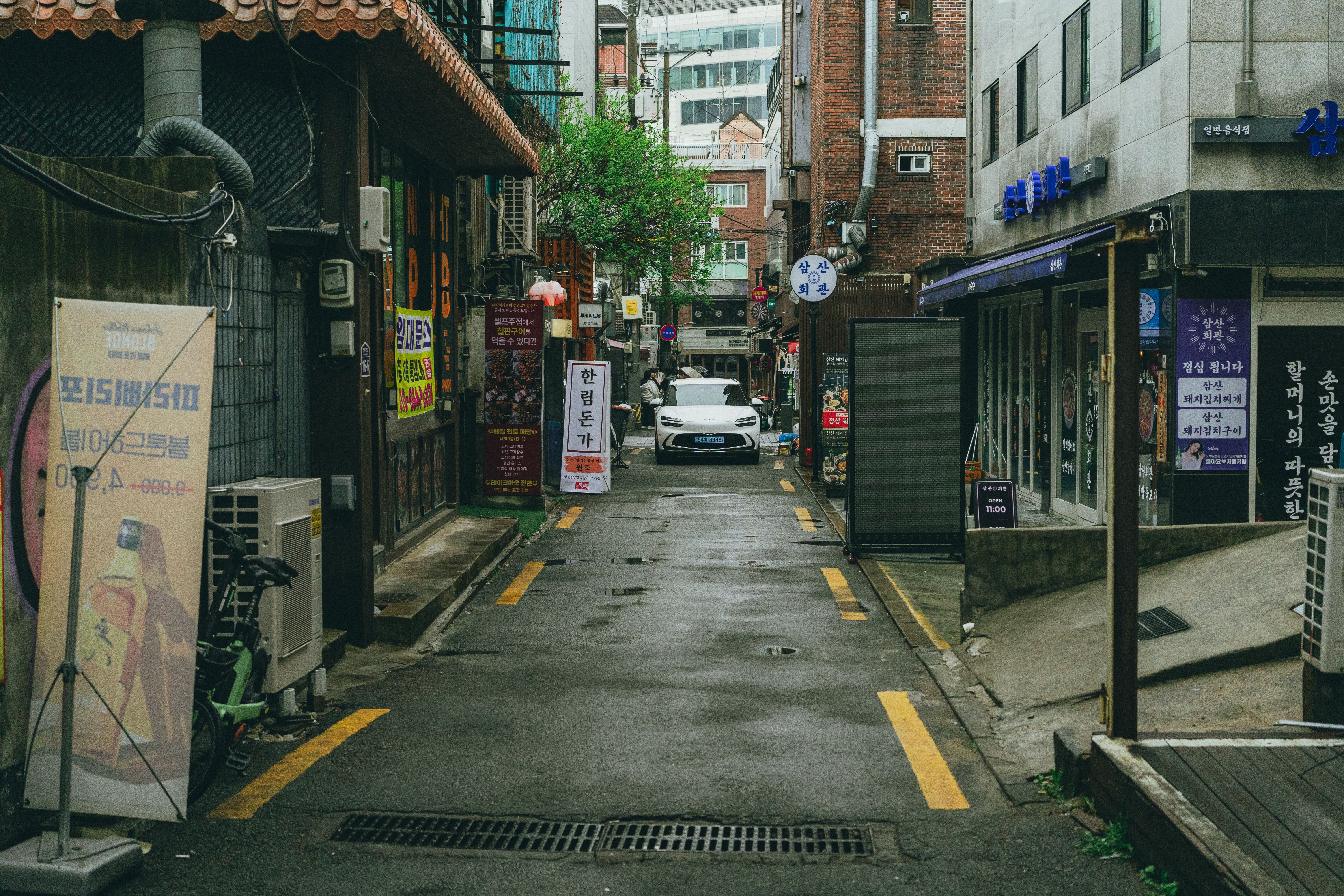 Street View of Seoul's Vibrant Alleyway · Free Stock Photo