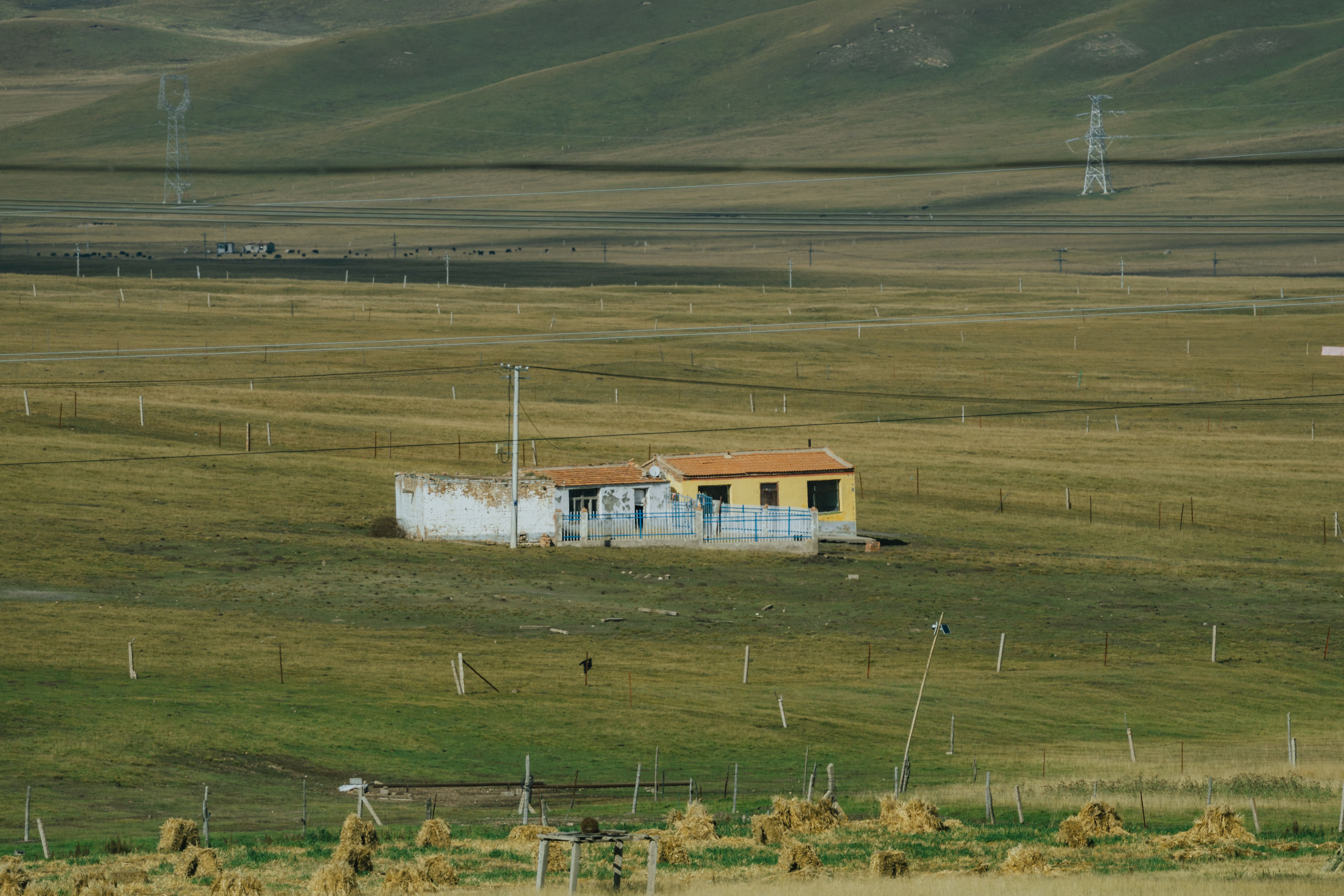 Rural Abandoned House on Vast Chinese Plain · Free Stock Photo